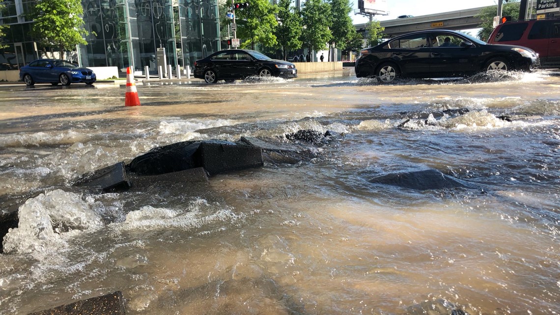 Water main breaks, floods some downtown streets | khou.com