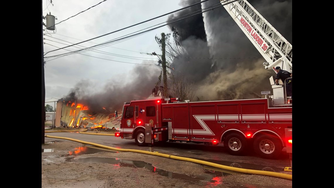 Family of eight loses home during massive warehouse fire in Second Ward ...