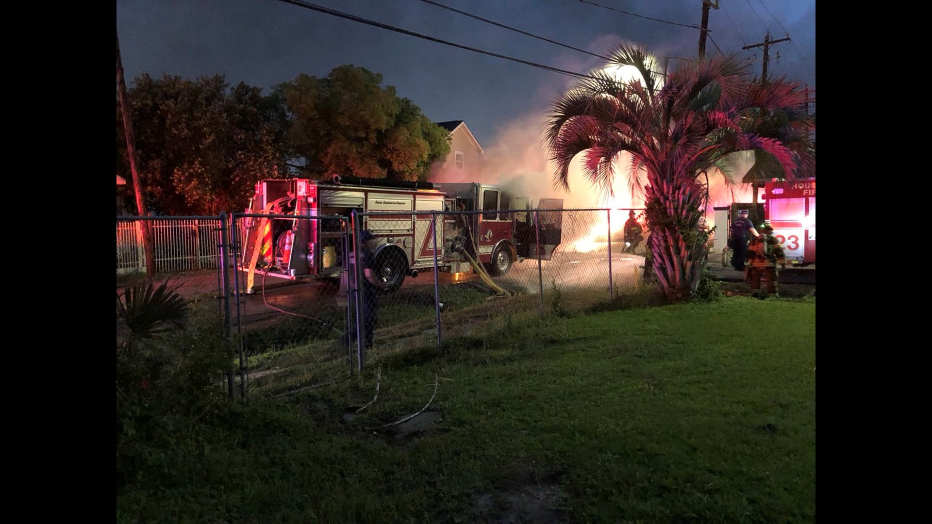 Massive warehouse fire in Second Ward spreads to homes | khou.com