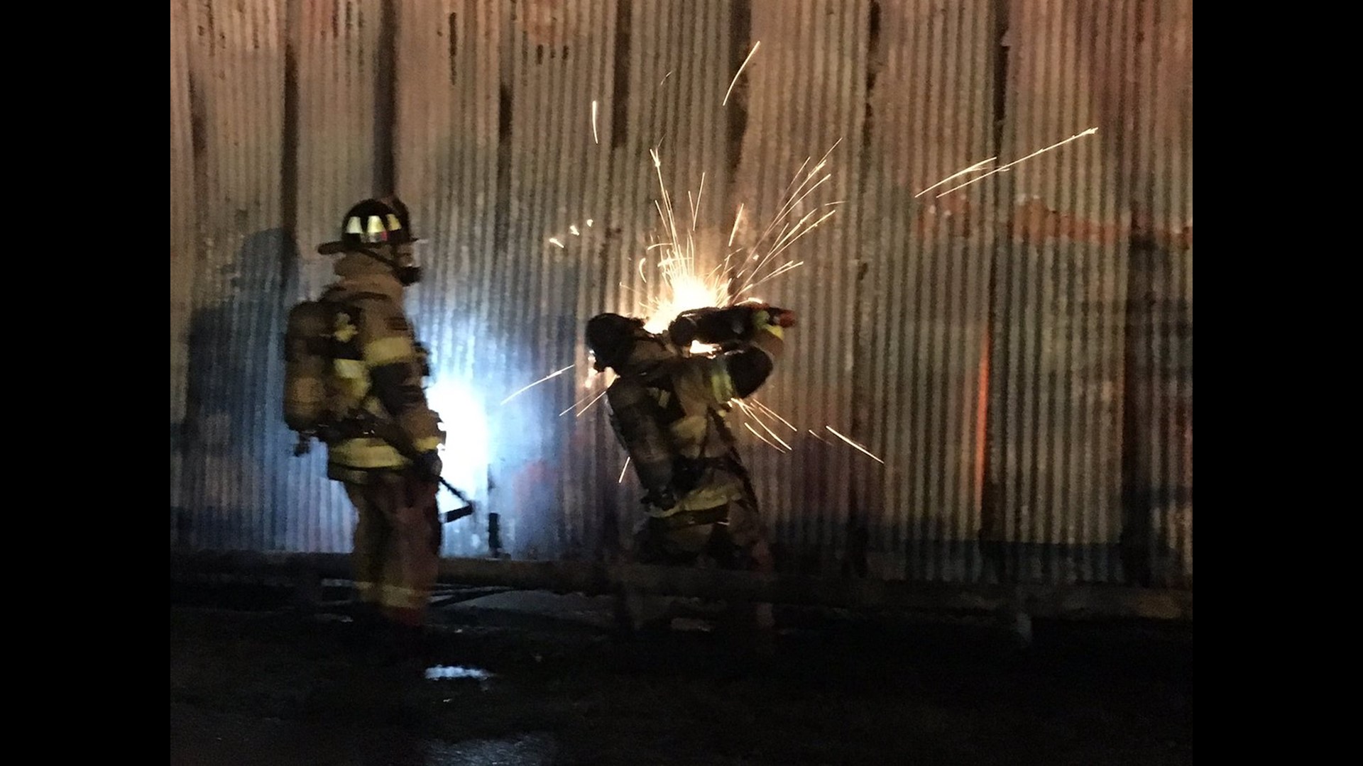 Massive warehouse fire in Second Ward spreads to homes | khou.com