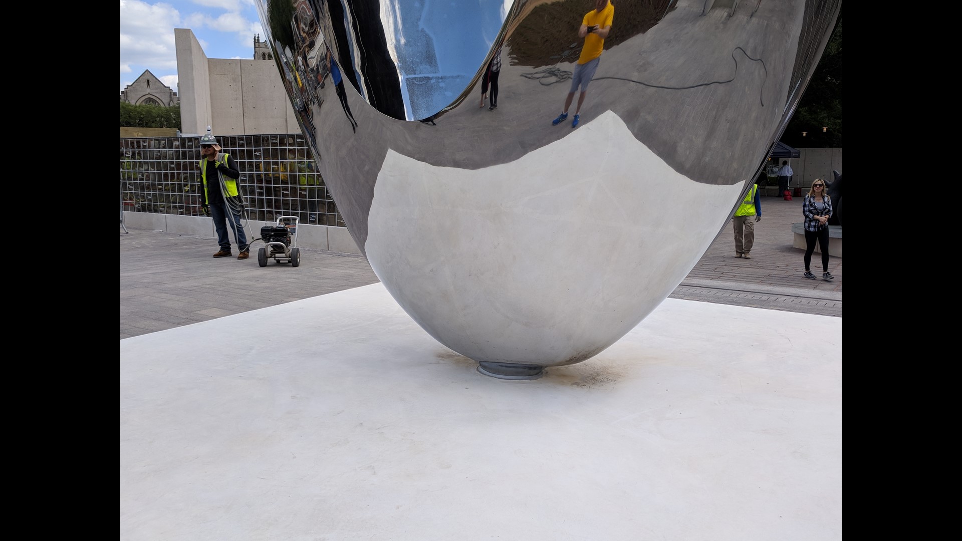 Look up and find yourself in Houston's 'Cloud Column' | khou.com