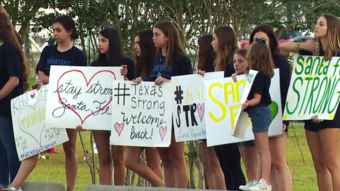 Santa Fe Strong: Community lines up outside high school to welcome ...