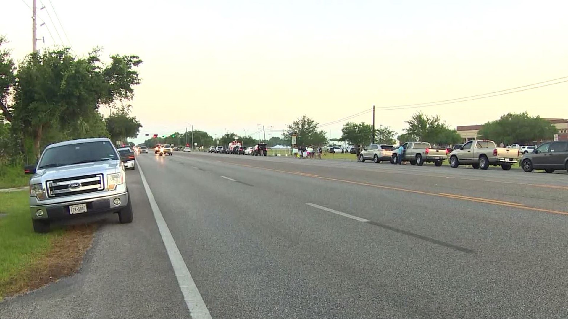 Santa Fe Strong: Community lines up outside high school to welcome ...
