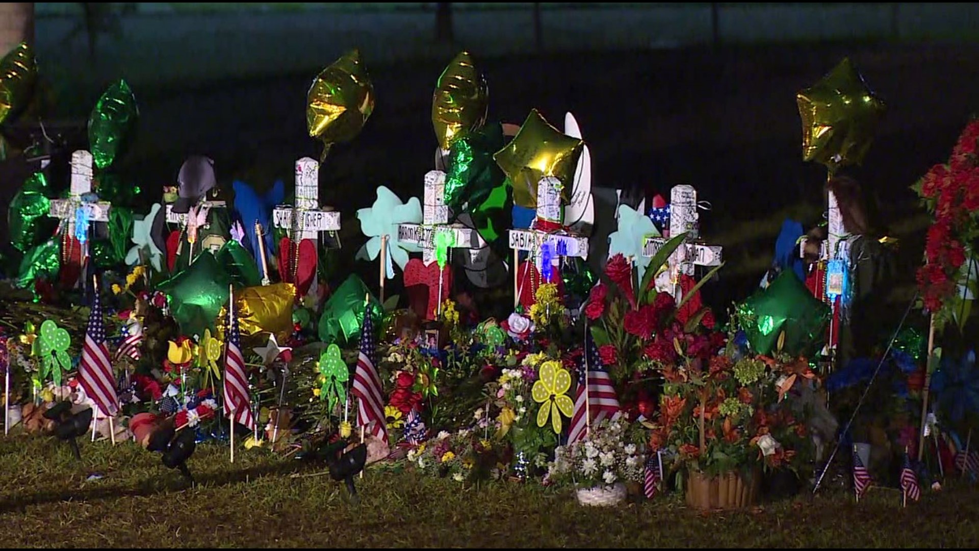 Santa Fe Strong: Community lines up outside high school to welcome ...