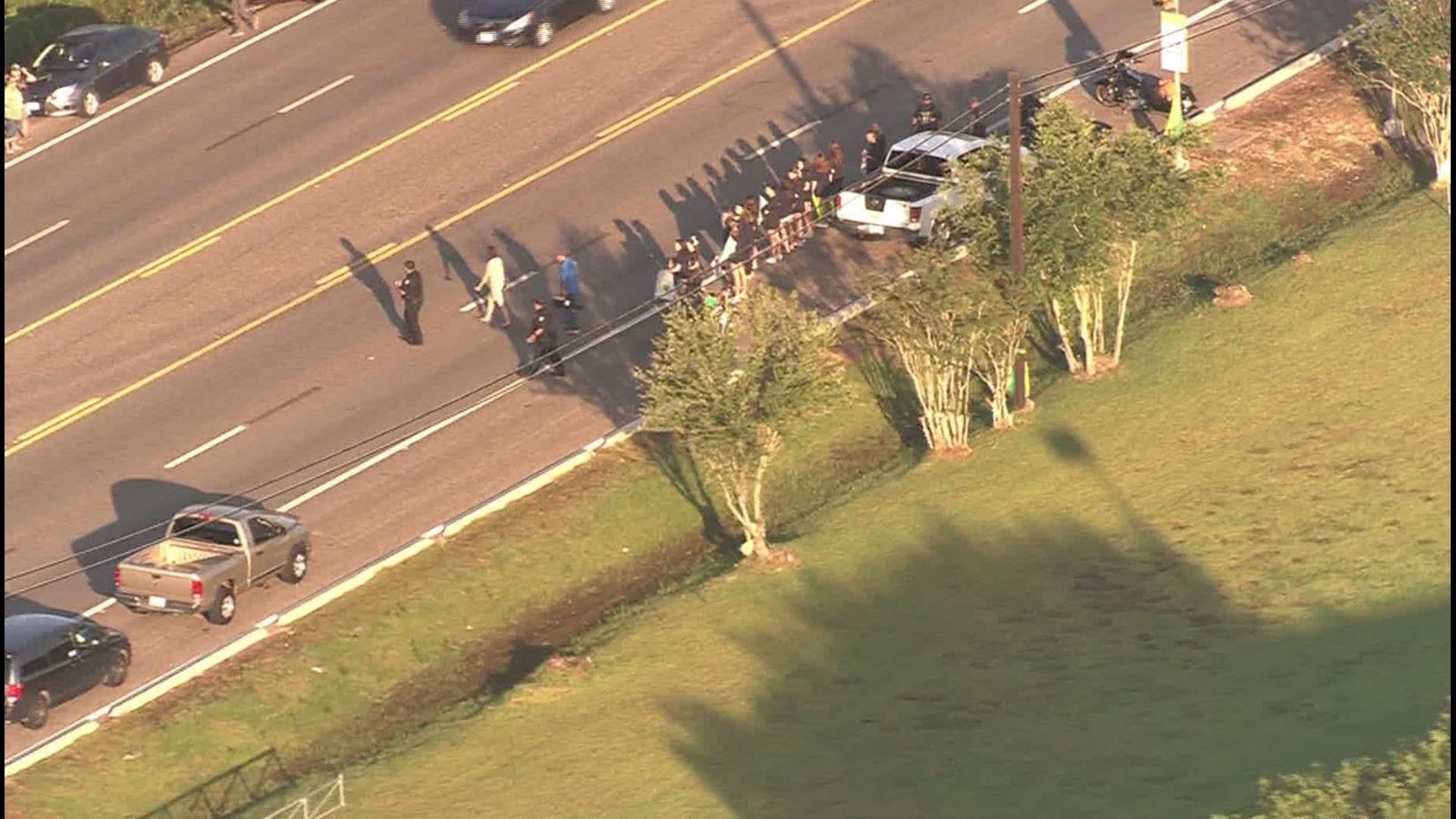 Santa Fe Strong: Community lines up outside high school to welcome ...