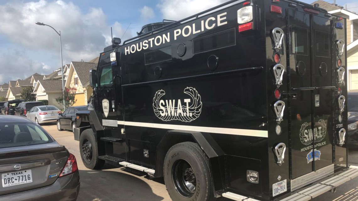 HPD: SWAT standoff ends peacefully, suspect in custody | khou.com