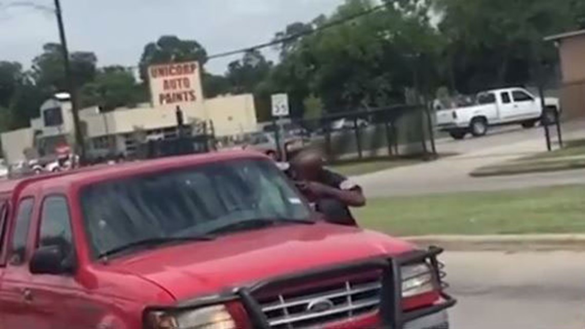 VIDEO: Man shoots at driver at stoplight in apparent road rage incident ...