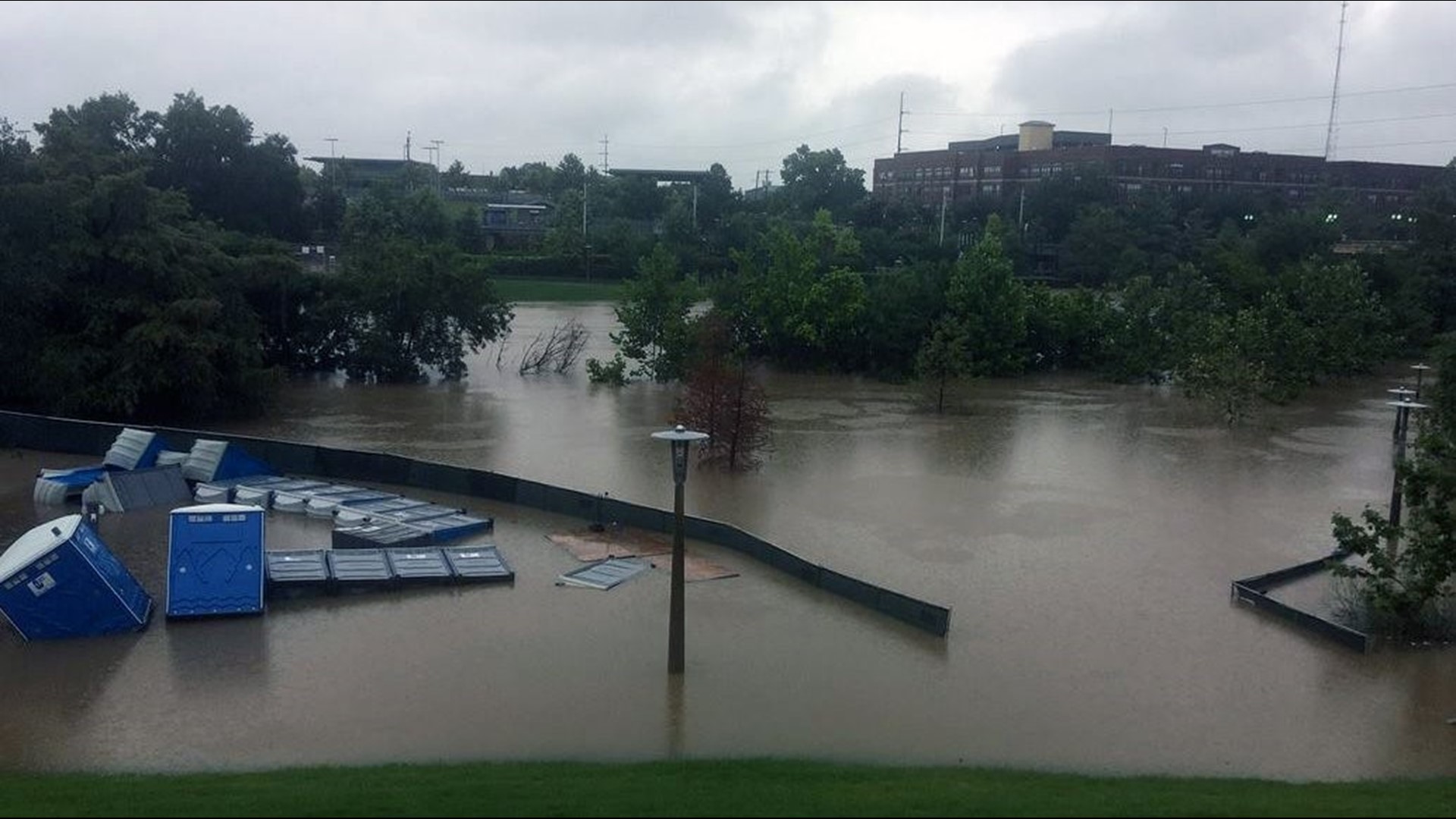 Crews begin muddy cleanup process after July 4th flooding | khou.com