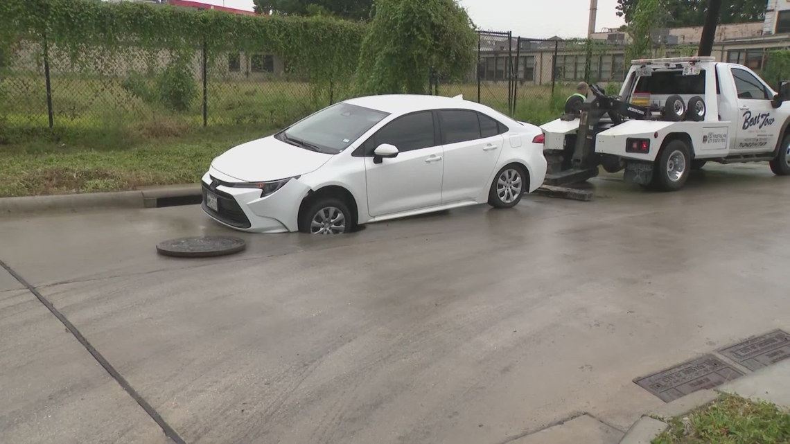 Driver gets stuck in manhole near downtown Houston. It wasn't the only ...