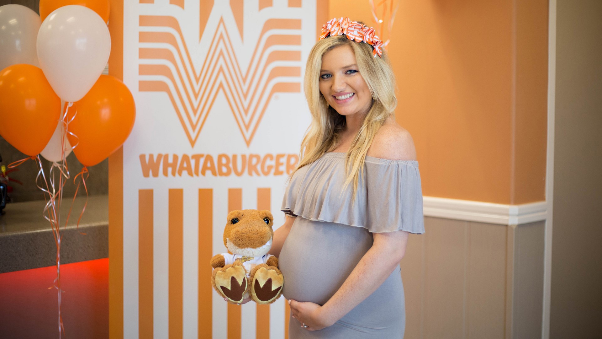 Houston-area mom poses for adorable maternity photos at Whataburger ...