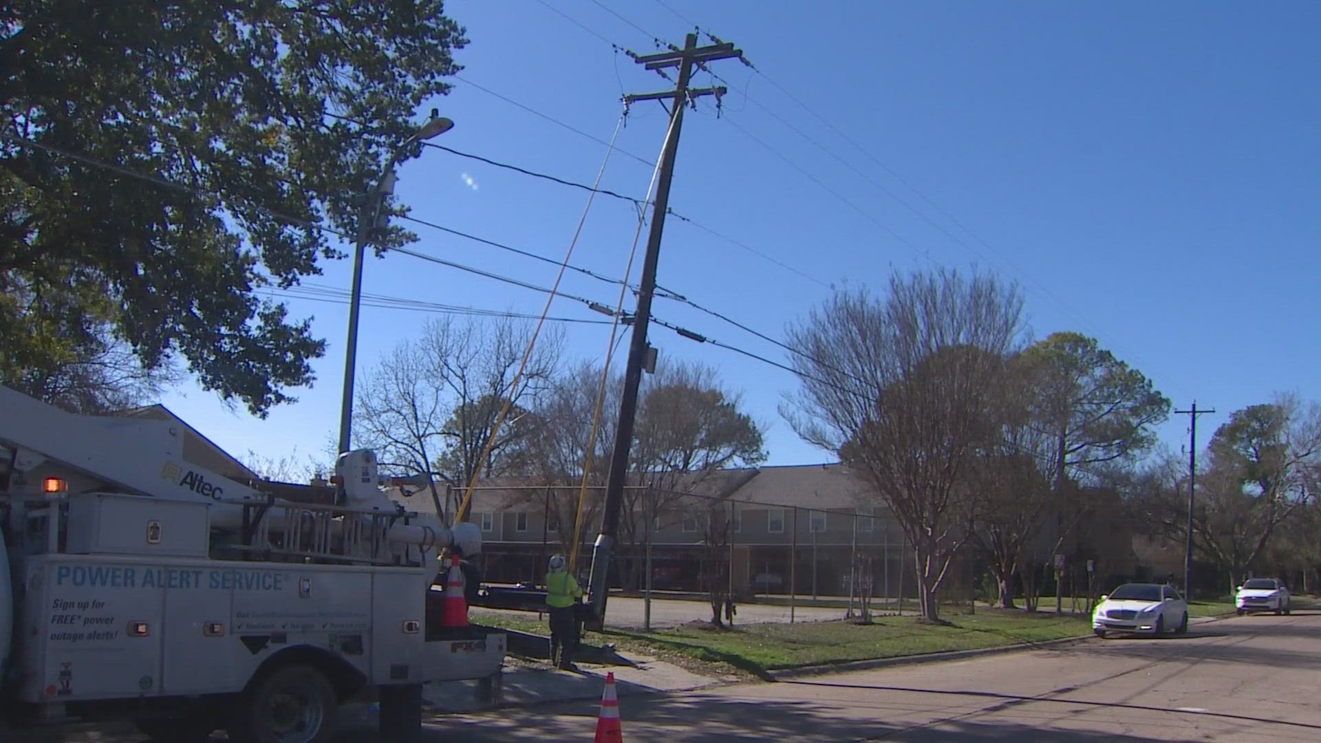 CenterPoint repairs thousands of power outages during freeze | khou.com