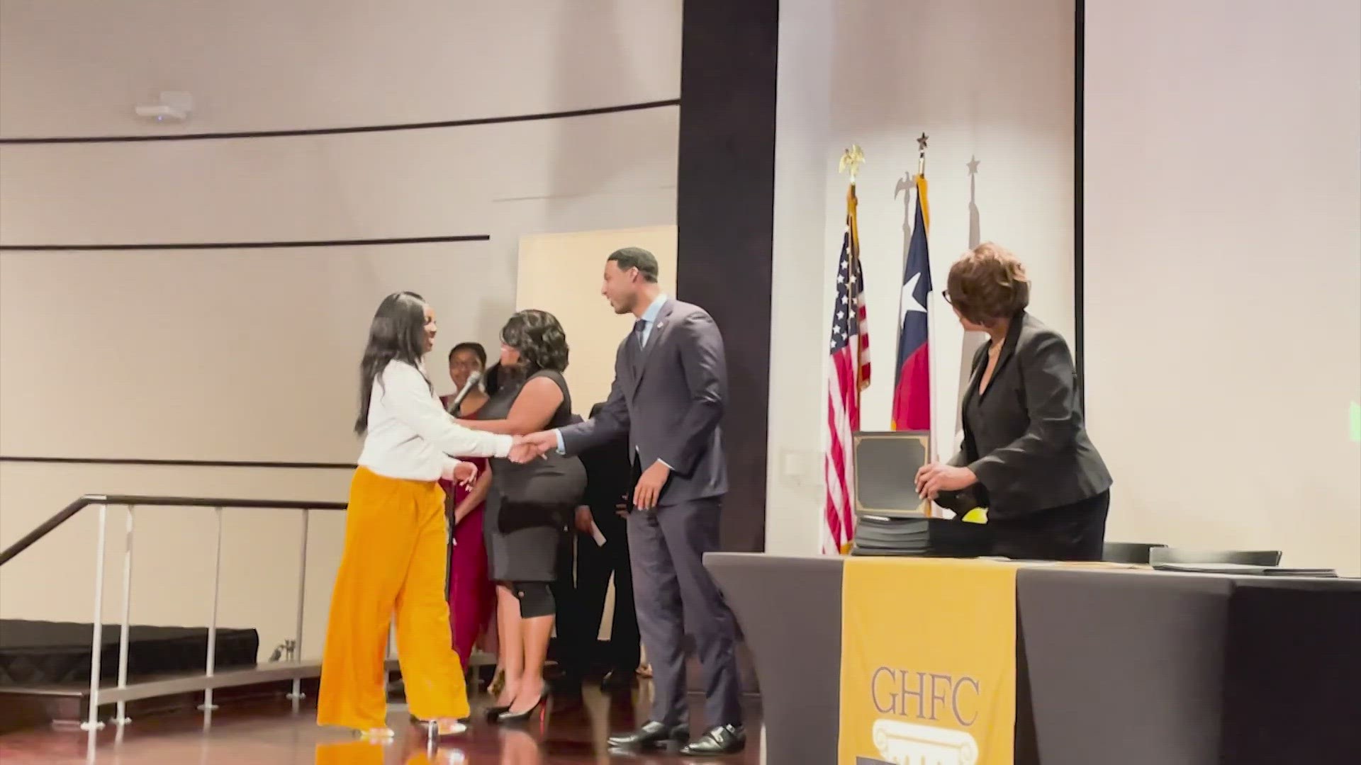 Houston high school seniors given scholarships | khou.com
