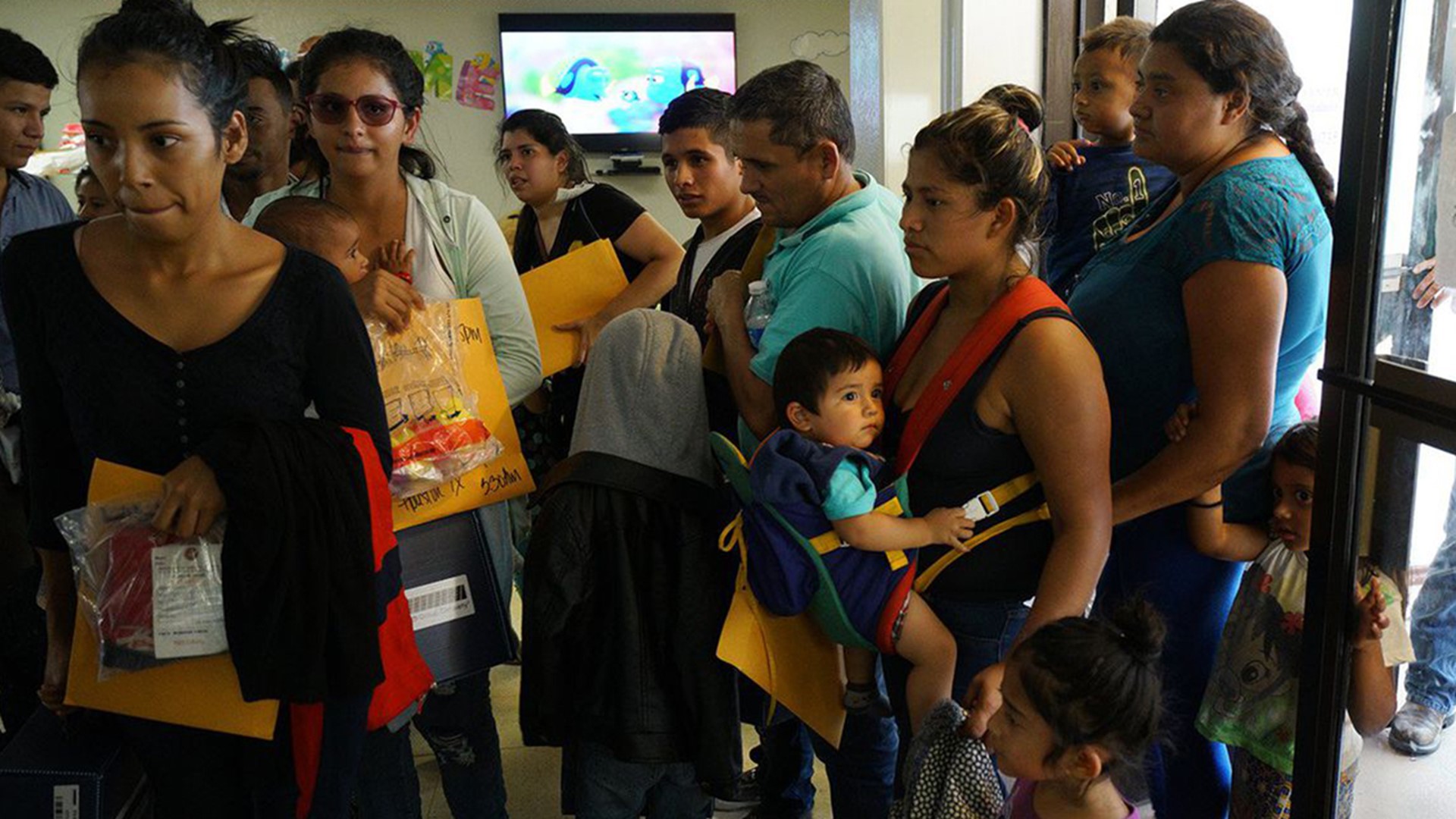 Feds say 120 migrant parents waived reunification rights. But some say ...