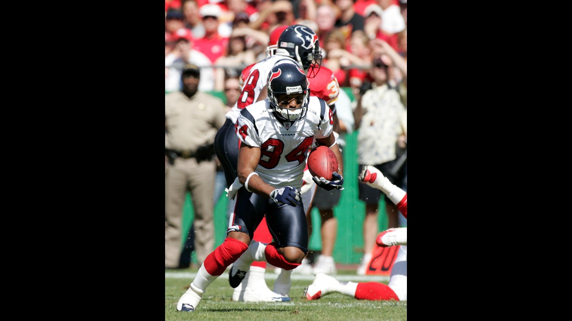 Former Texan J.J. Moses: Helping younger Texans help themselves | khou.com