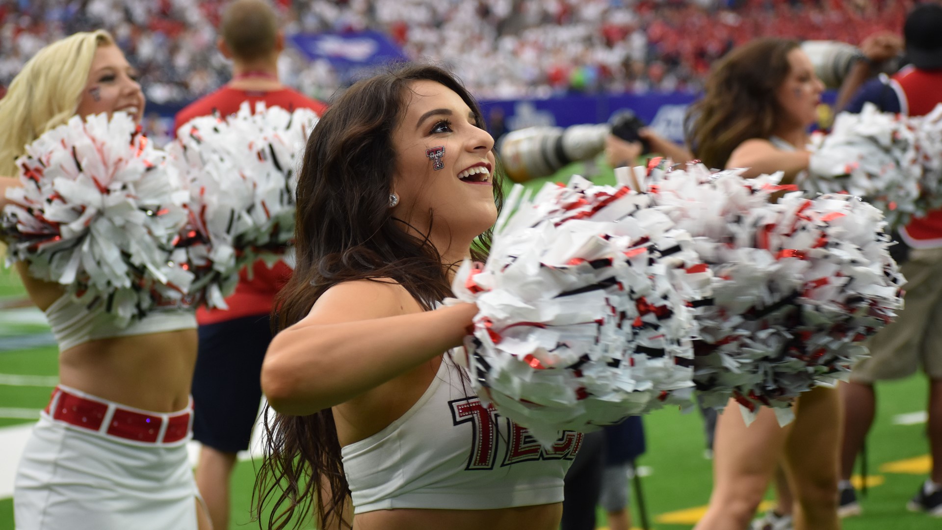 SLIDESHOWS: Texas Tech, Ole Miss spirit squads and marching bands at ...
