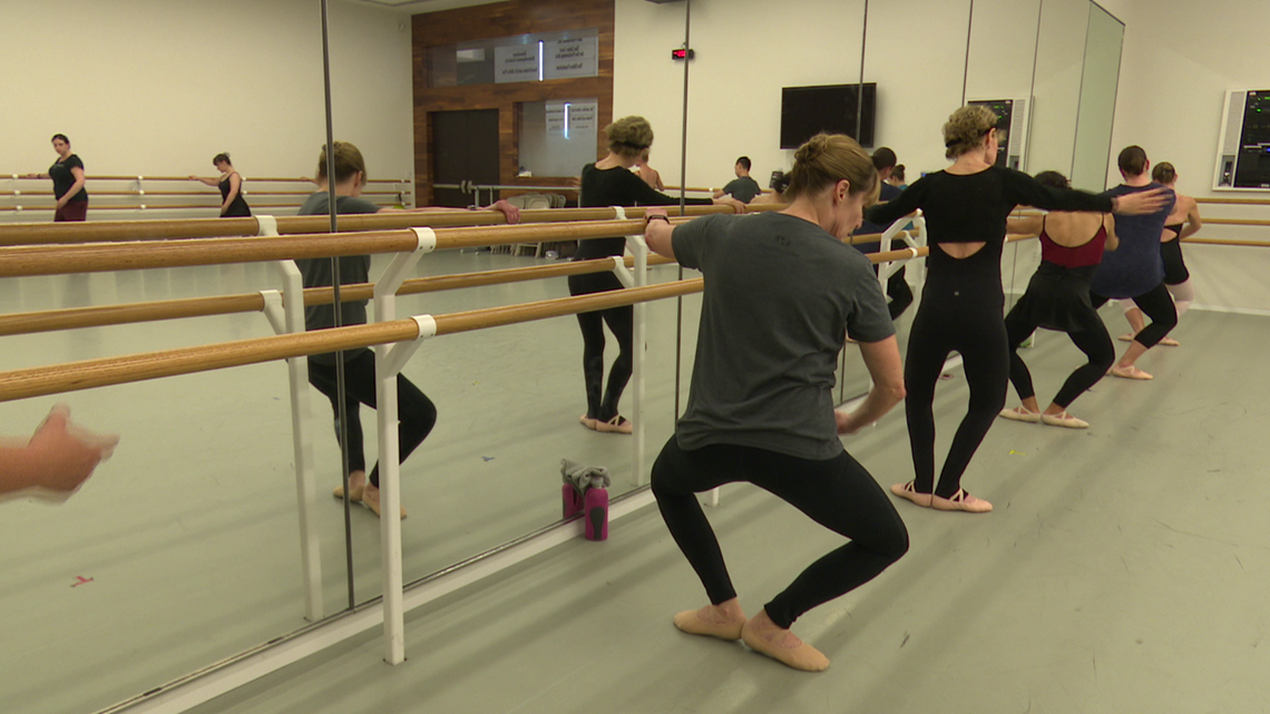 Houston Ballet classes take on new energy with live pianists | khou.com