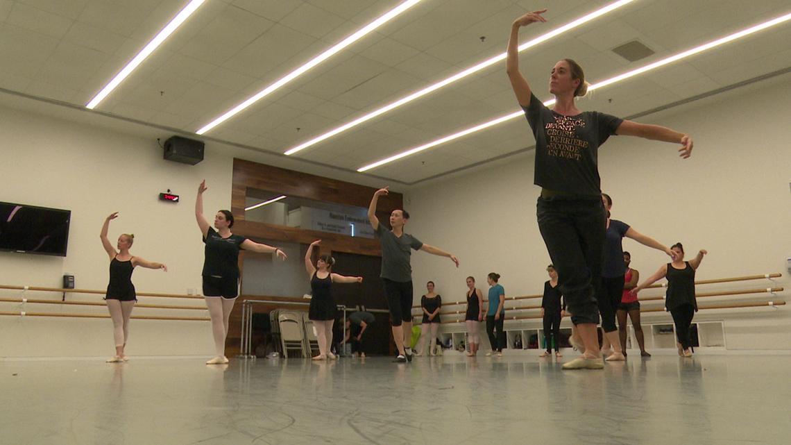 Houston Ballet classes take on new energy with live pianists | khou.com