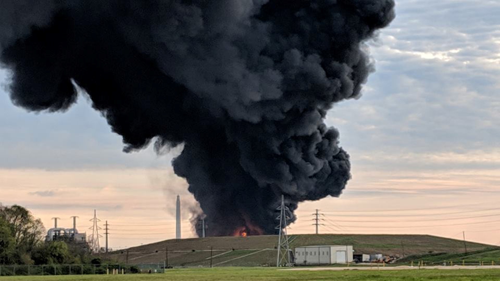 Texas plant fire: Tanks still burning on Day 3 of Deer Park ITC fire ...