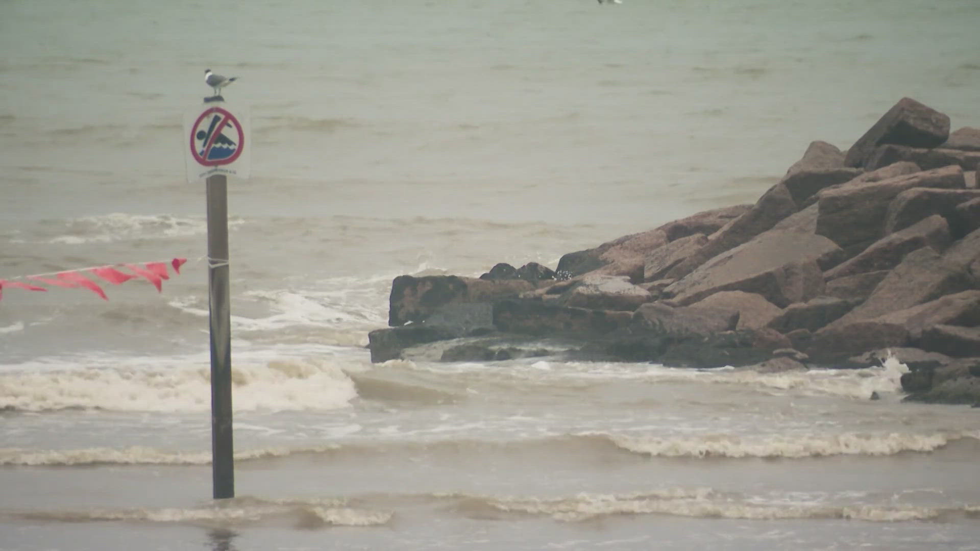 Galveston braces for flooding as heavy rain meets high tide | khou.com
