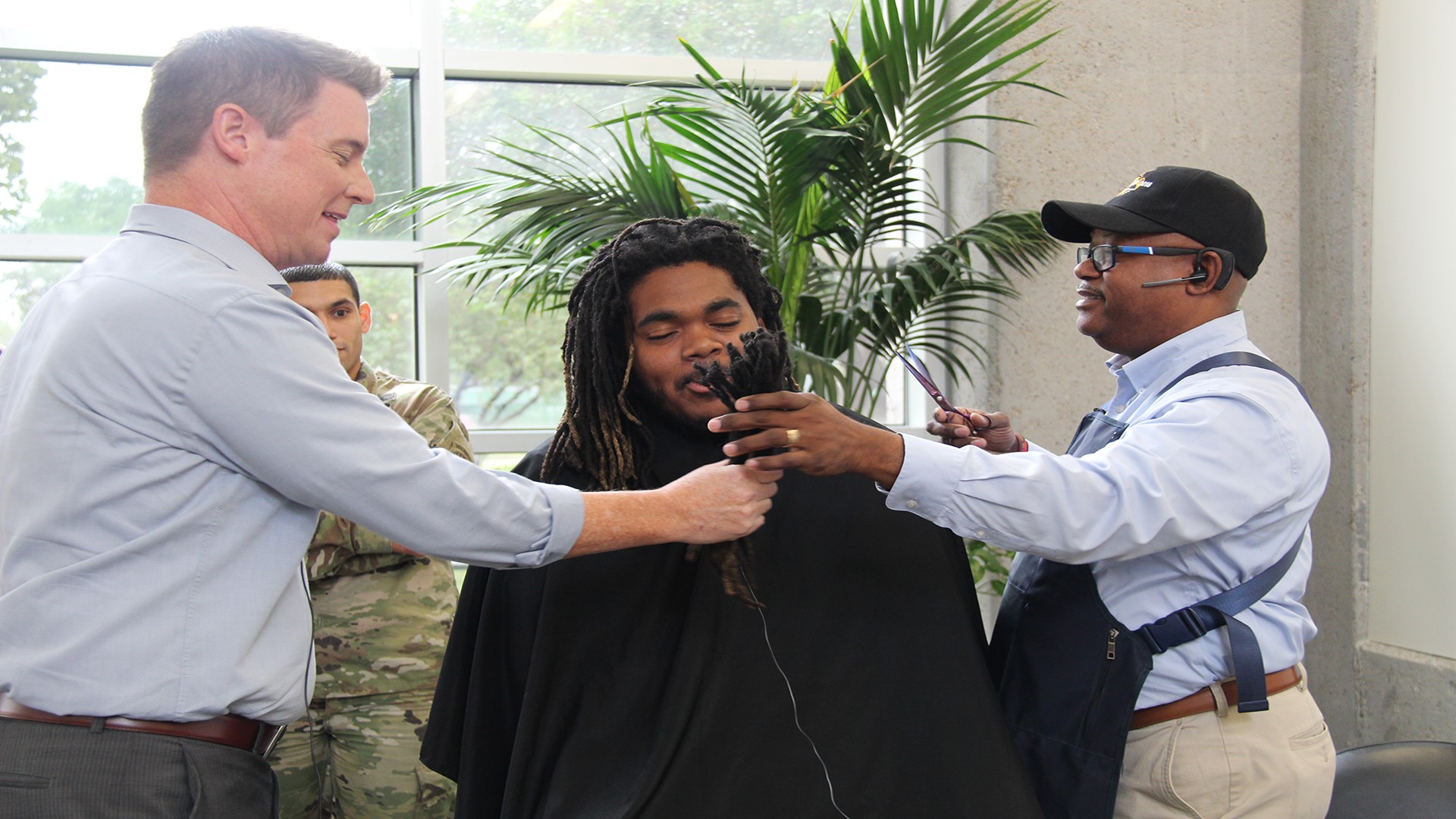 Photos: Army recruit Devonte Smith cuts dreads after five years | khou.com
