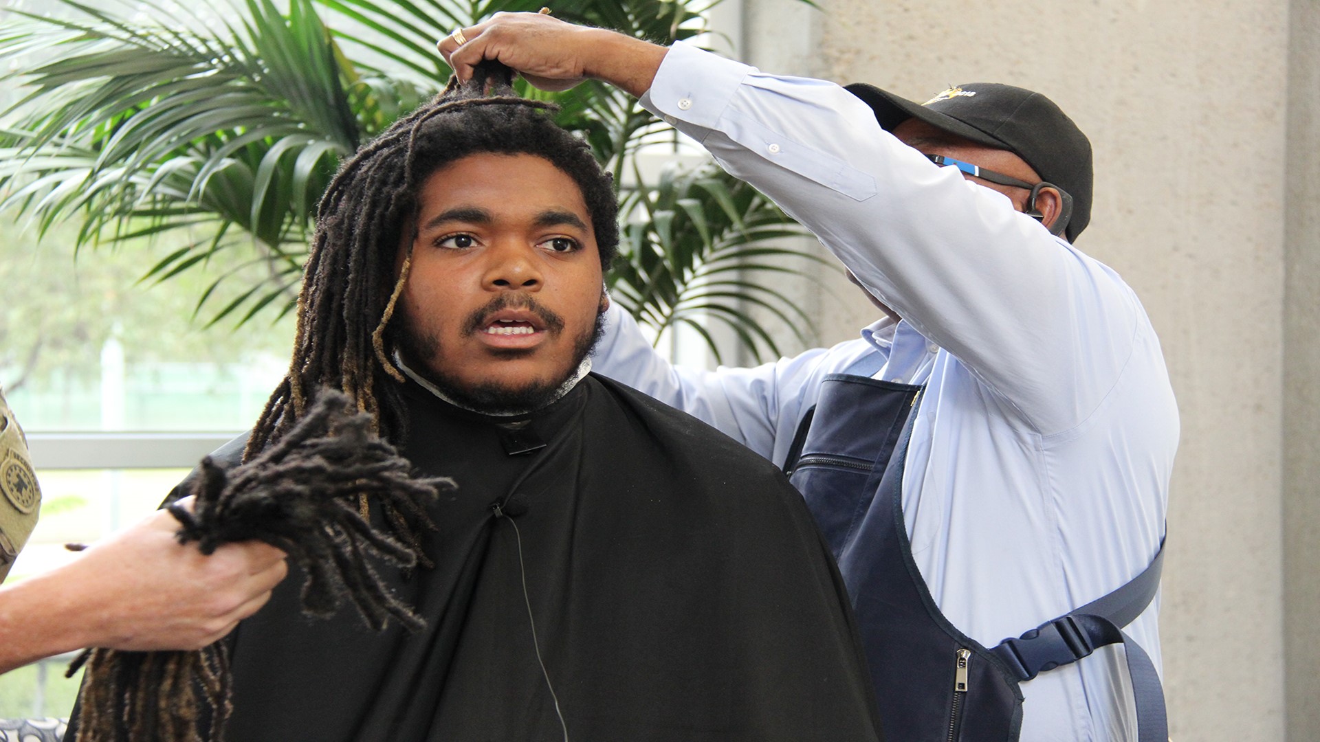Photos: Army recruit Devonte Smith cuts dreads after five years | khou.com