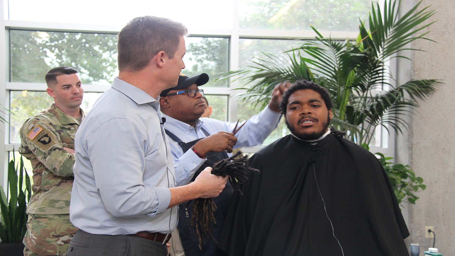 Photos: Army recruit Devonte Smith cuts dreads after five years | khou.com