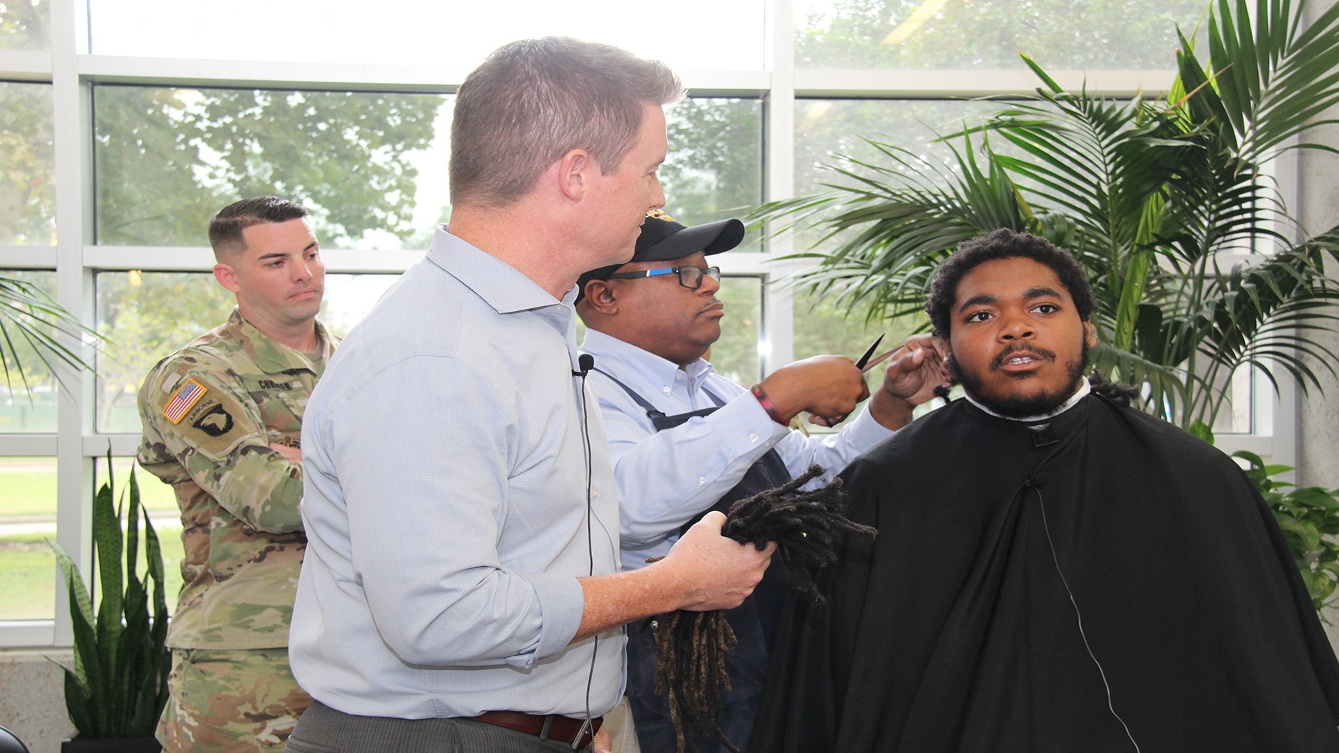 Photos: Army recruit Devonte Smith cuts dreads after five years | khou.com