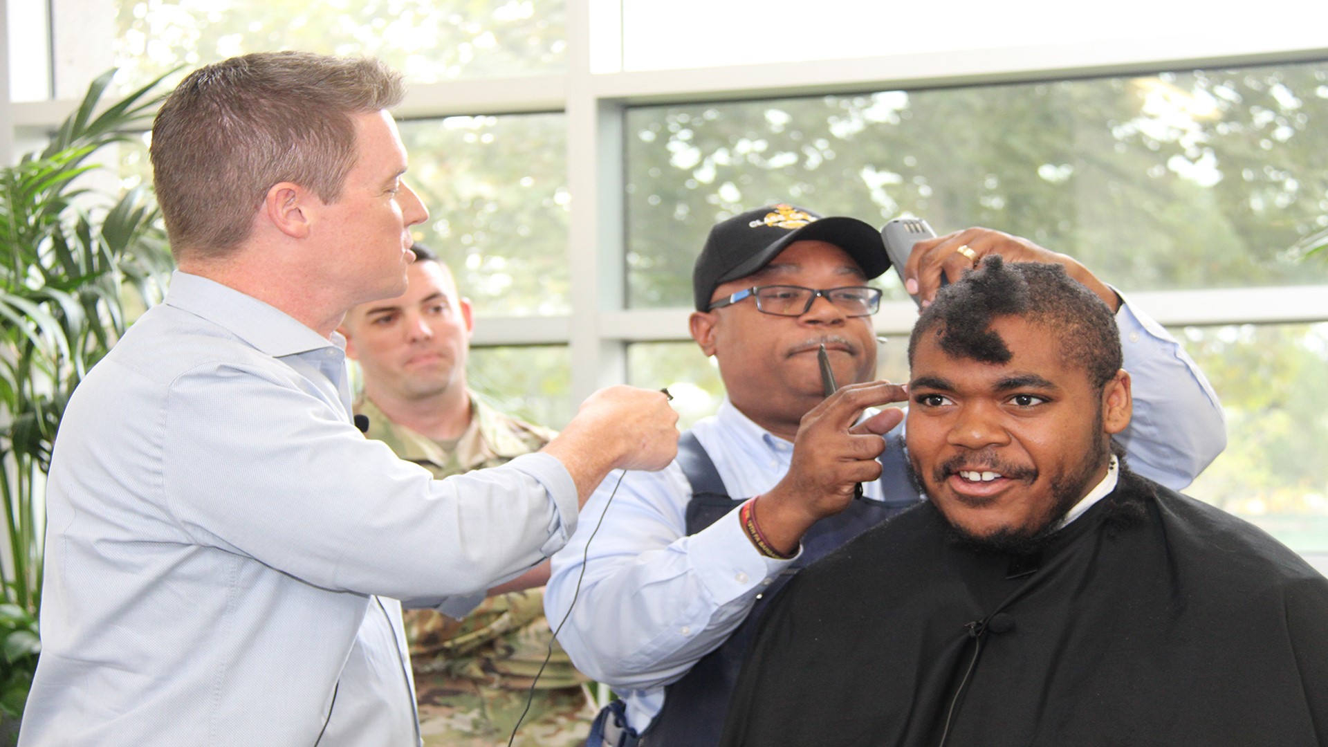 Photos: Army recruit Devonte Smith cuts dreads after five years | khou.com