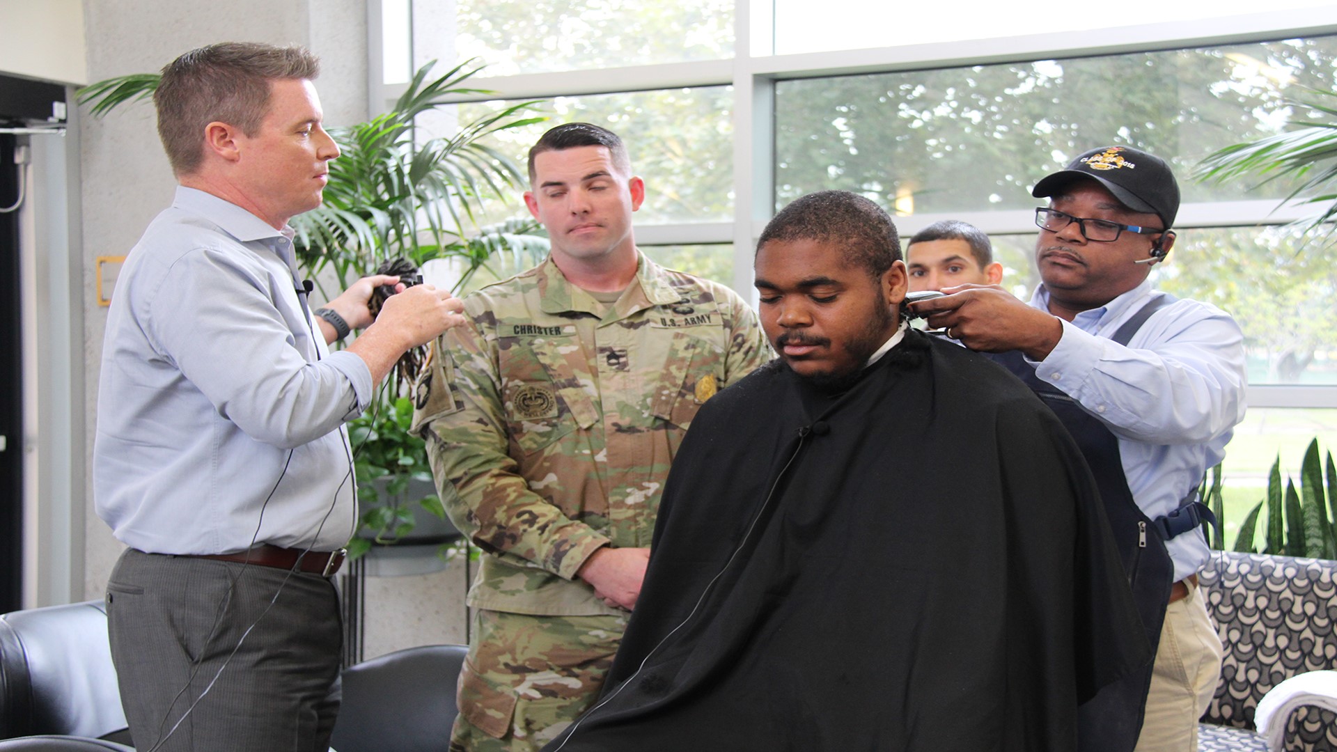Photos: Army recruit Devonte Smith cuts dreads after five years | khou.com