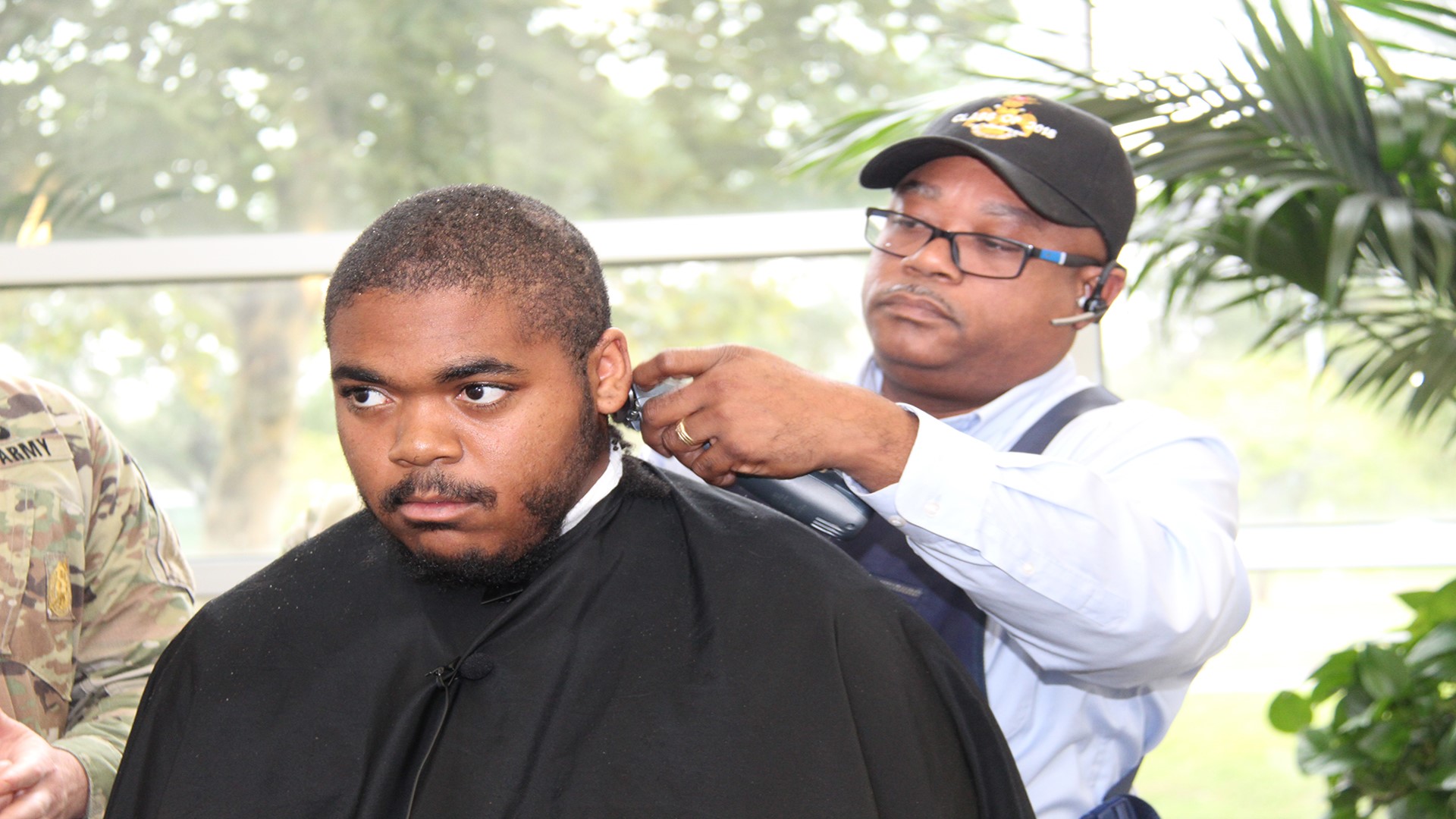 Photos: Army recruit Devonte Smith cuts dreads after five years | khou.com