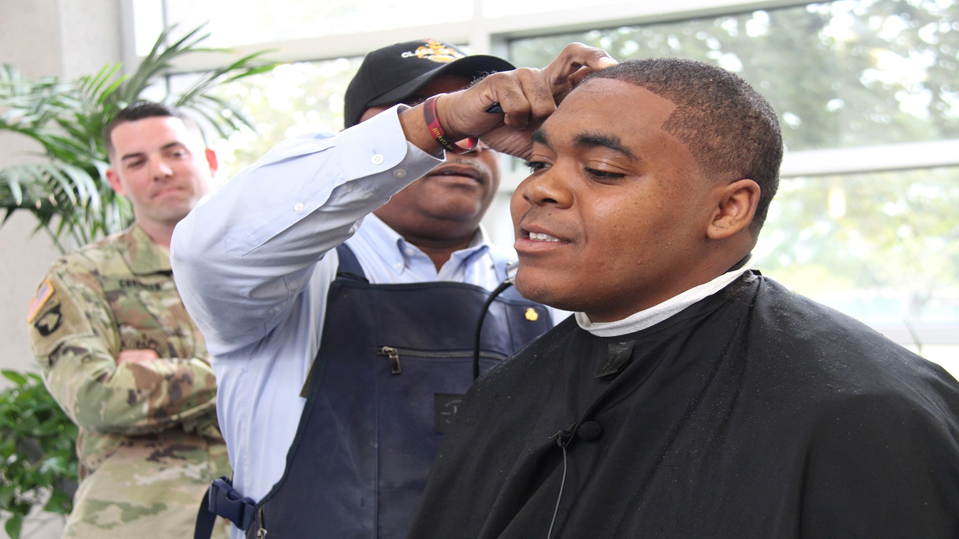 Photos: Army recruit Devonte Smith cuts dreads after five years | khou.com