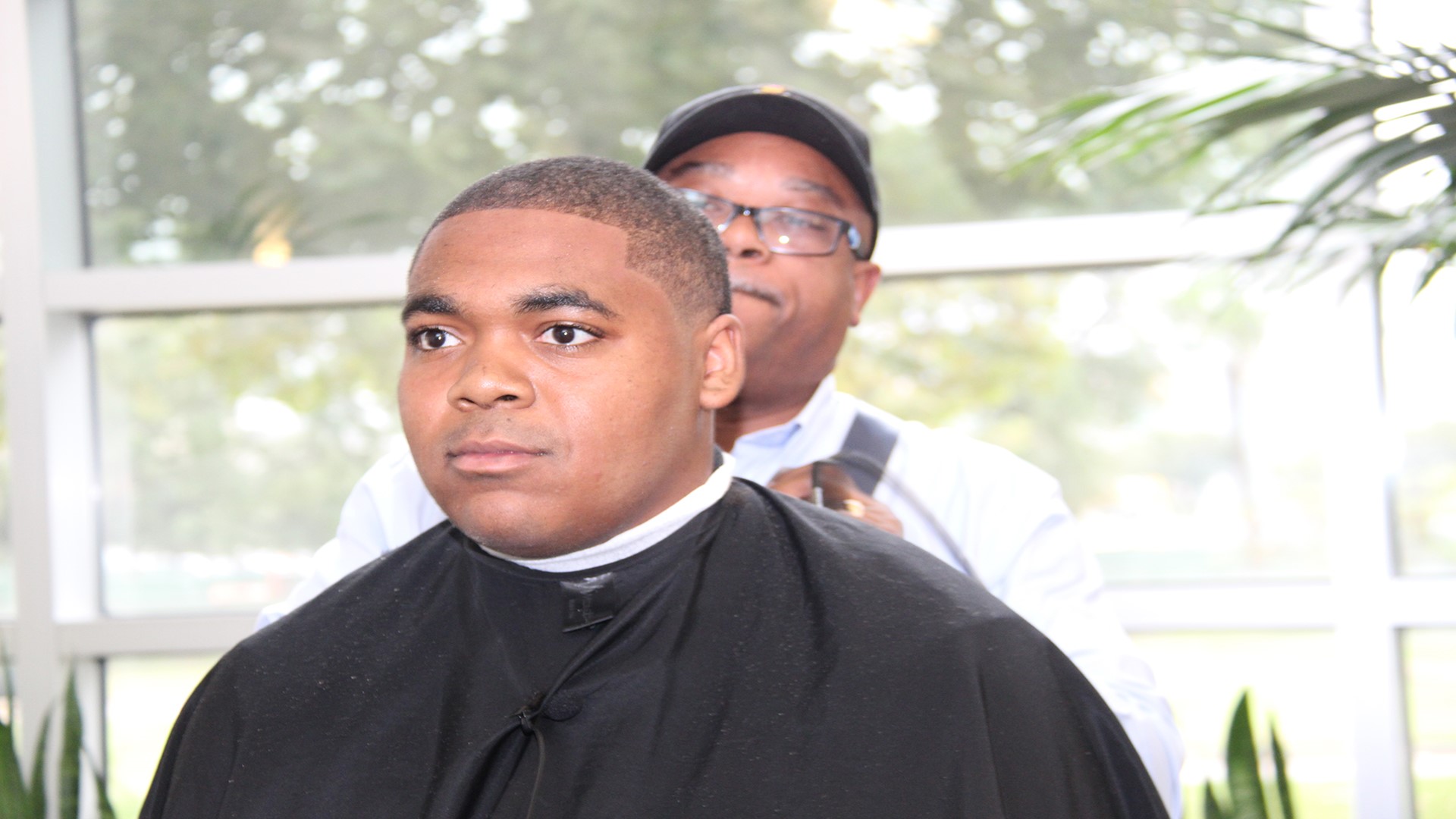 Photos: Army recruit Devonte Smith cuts dreads after five years | khou.com