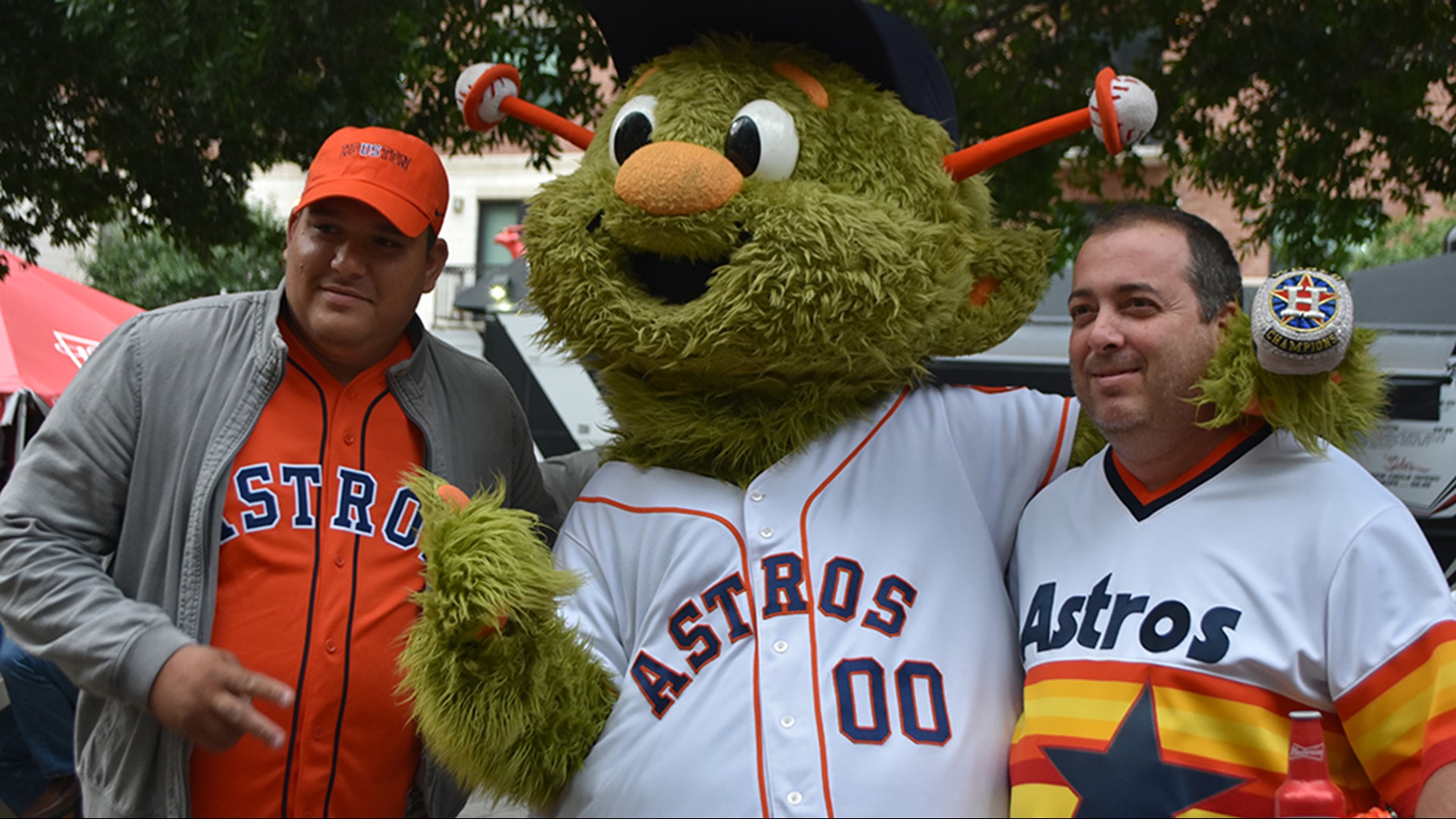PHOTOS: Astros fans have a blast at Street Fest before Game 4 | khou.com