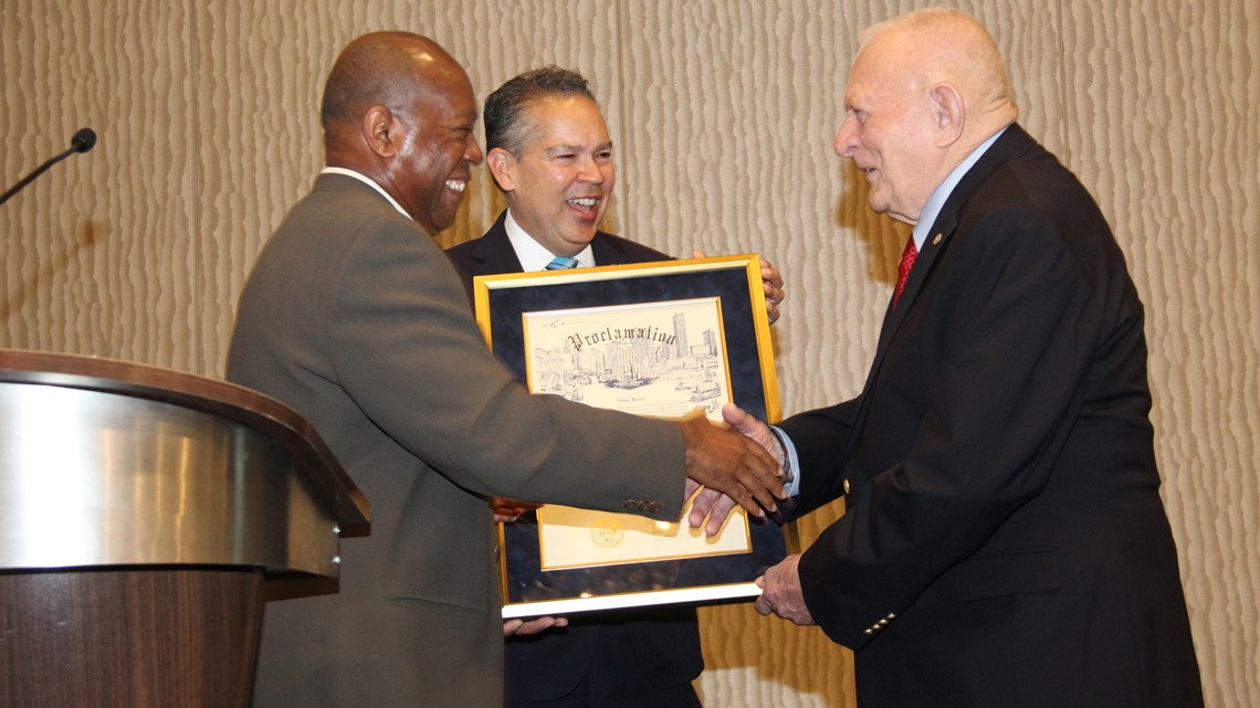 NASA flight director Gene Kranz honored at Space Center Houston ...