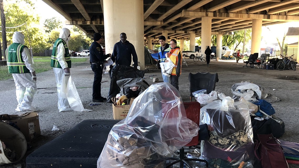 City clears out homeless camp under Southwest Freeway | khou.com