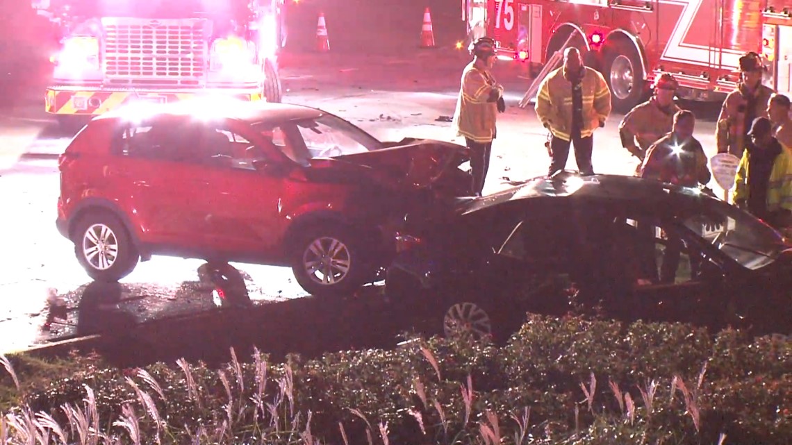 Driver runs red light, dies in crash on Highway 6, police say | khou.com