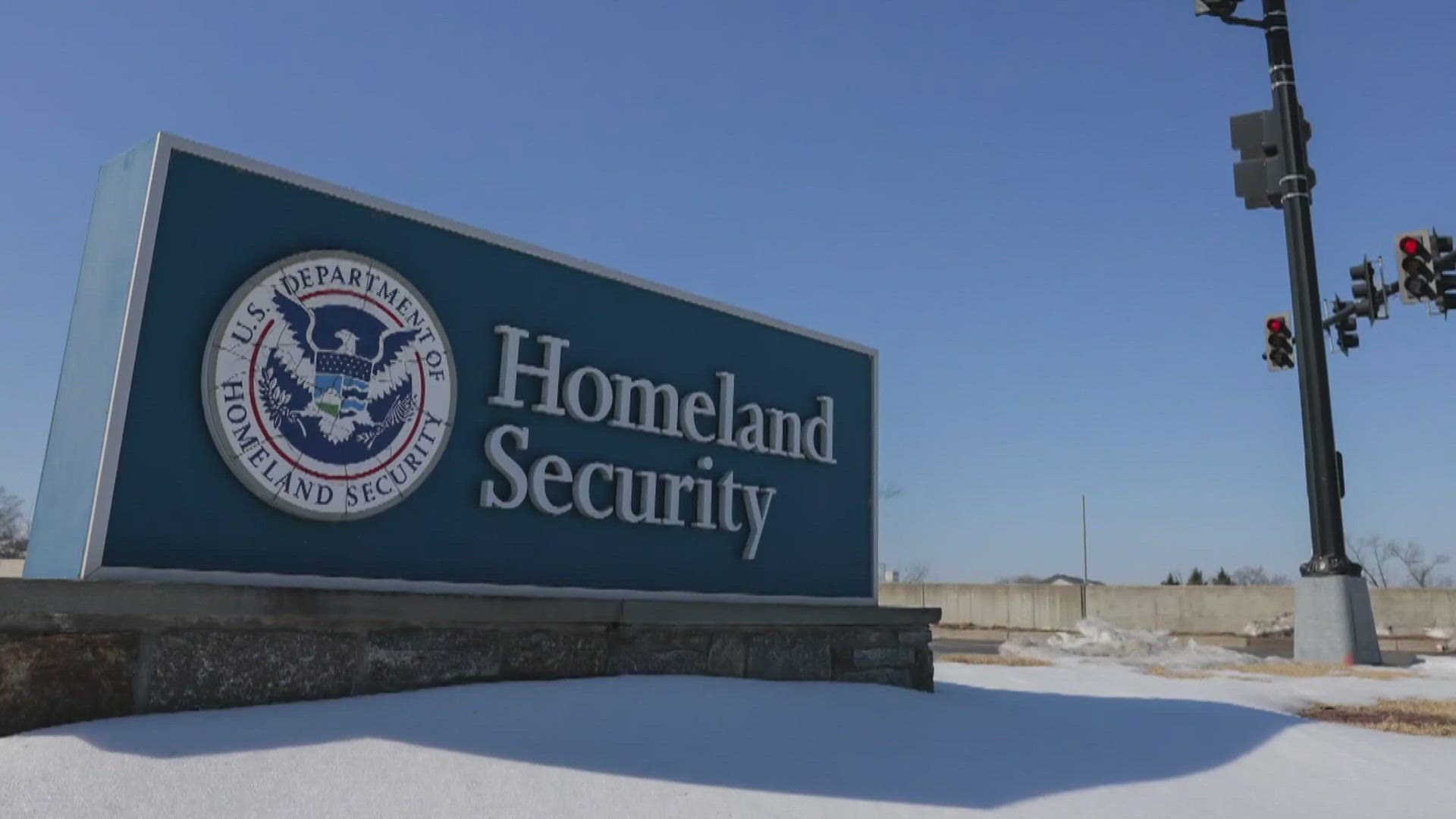 DHS workers going without pay after Congress funding failure | khou.com