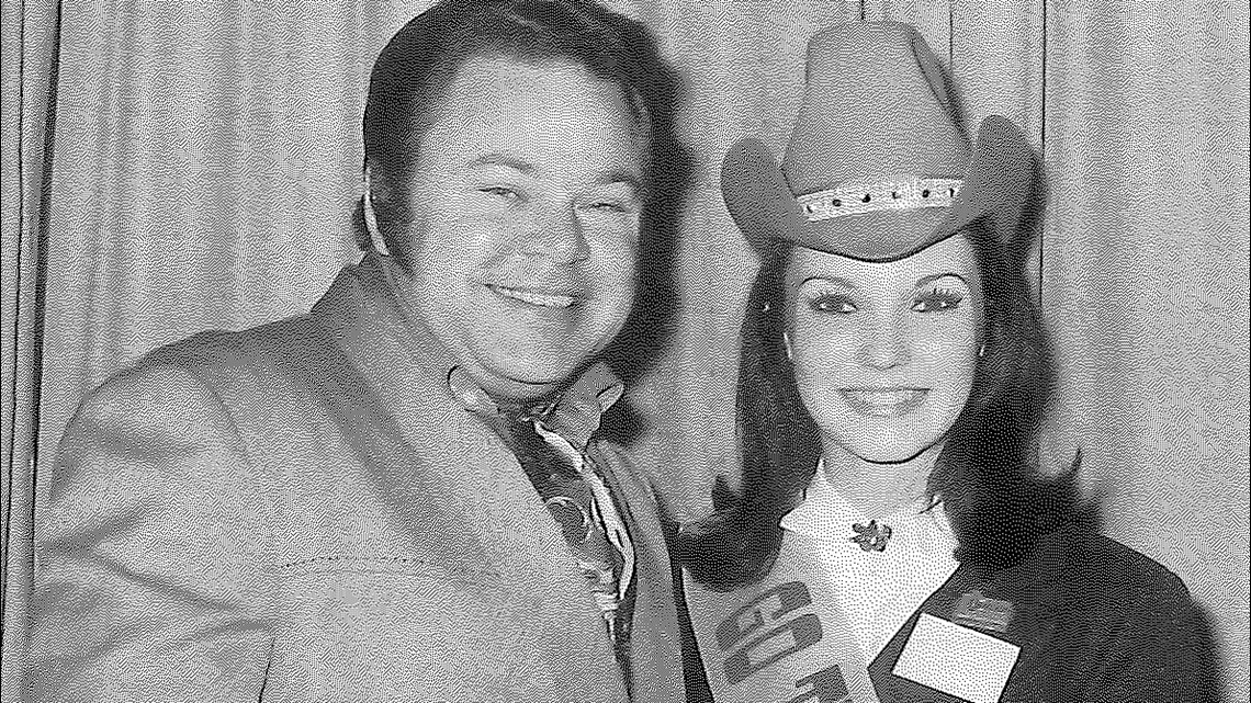 Country star Roy Clark, host of 'Hee Haw,' dead at 85 | khou.com