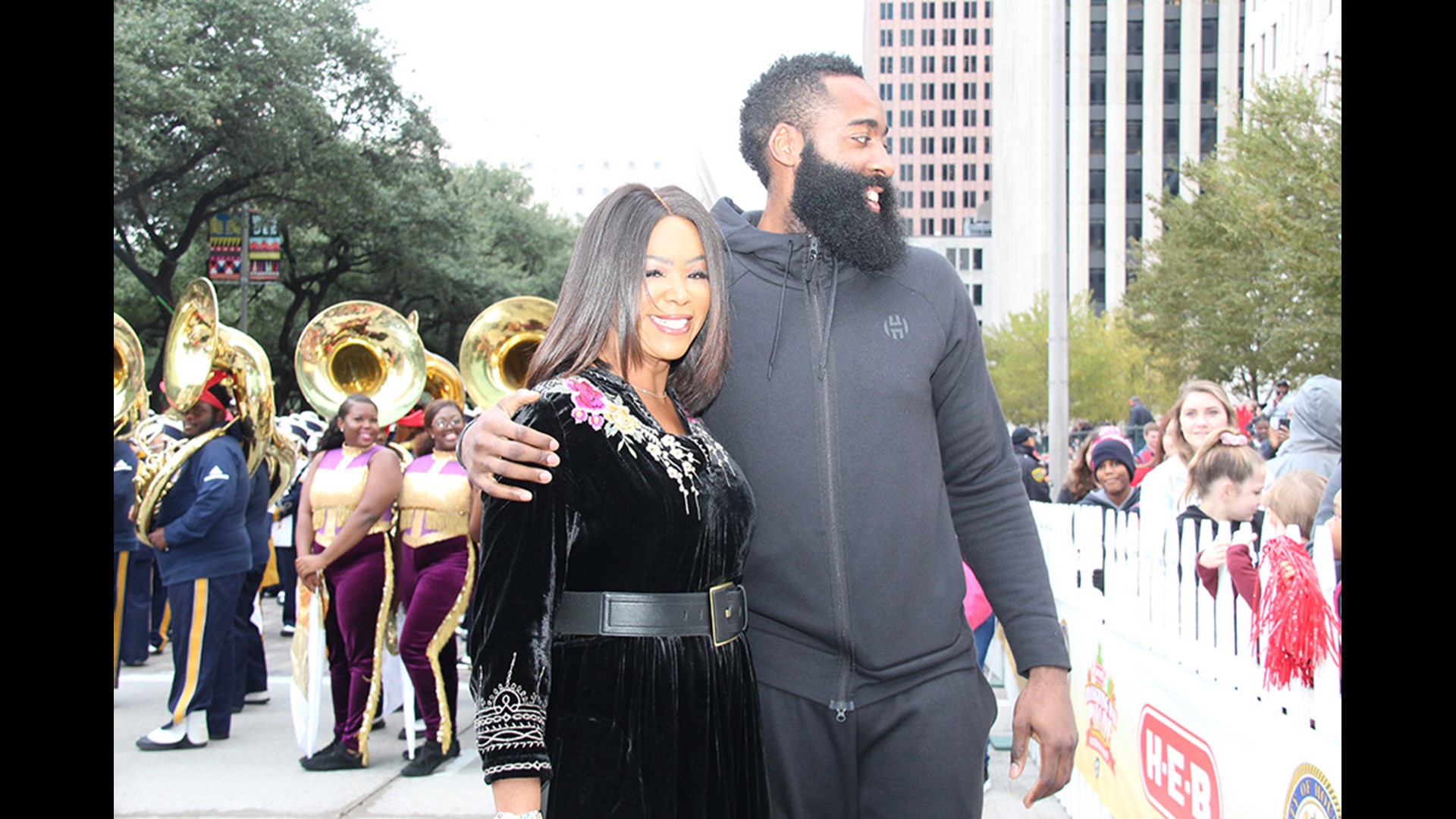 Photos: Harden & Altuve open the H-E-B Thanksgiving Day Parade | khou.com