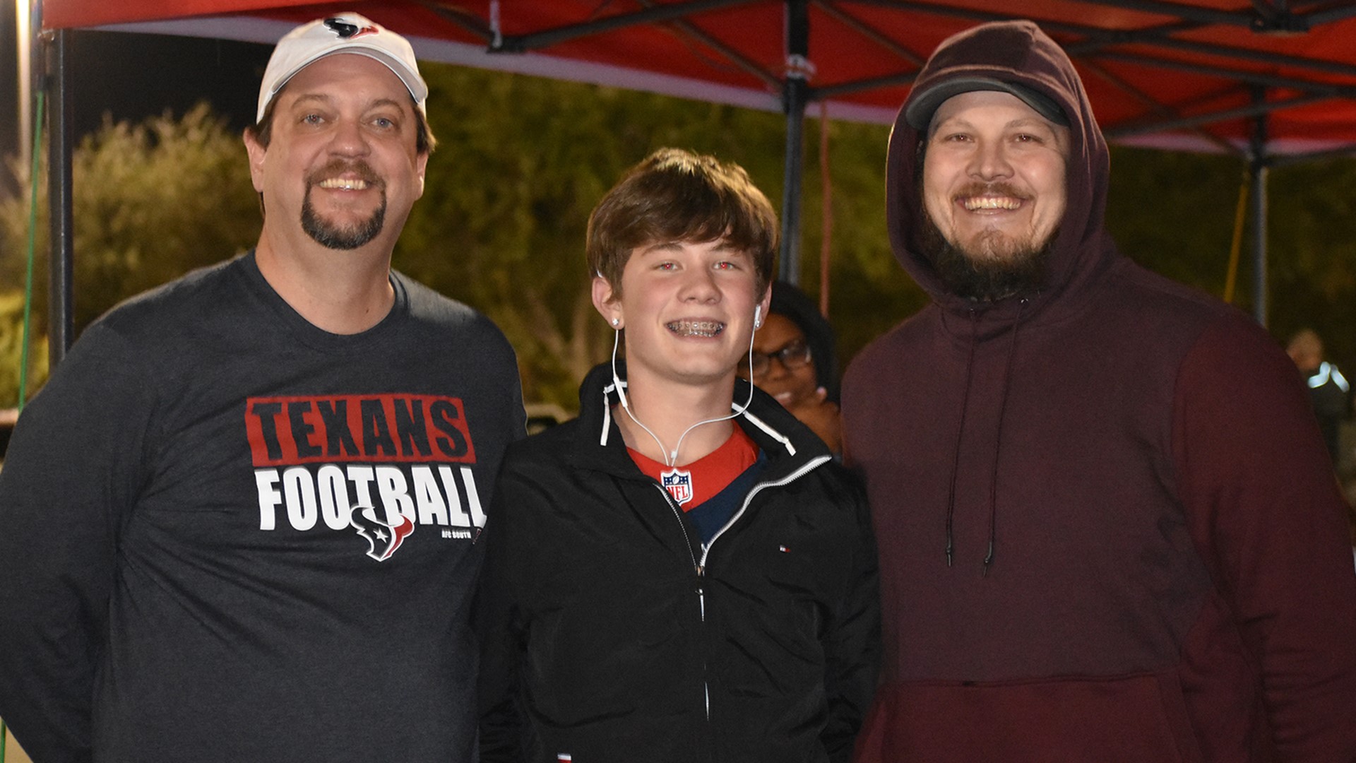 Photos | Fans brace the cold weather to cheer on Texans before game vs ...