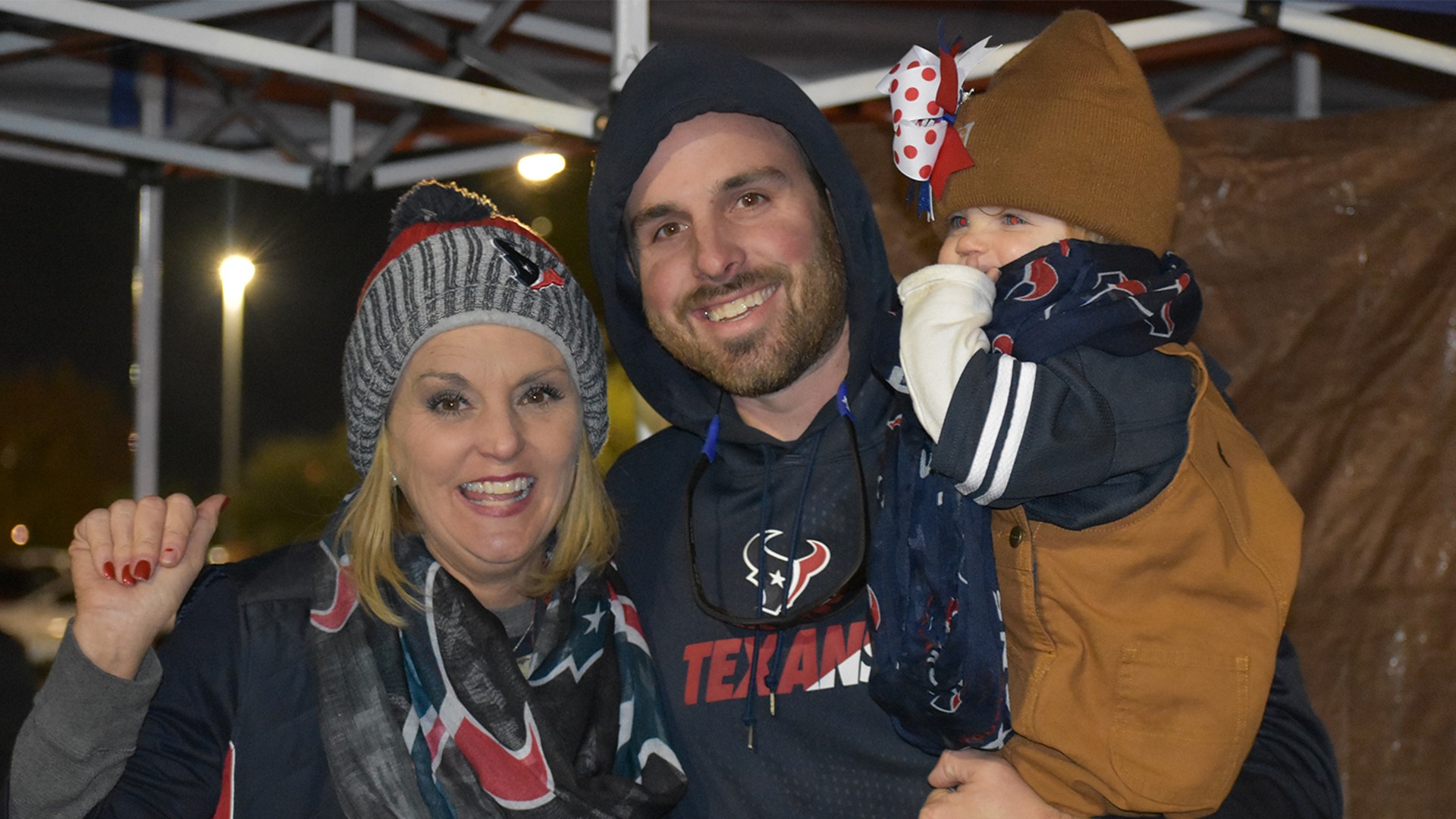 Photos | Fans brace the cold weather to cheer on Texans before game vs ...