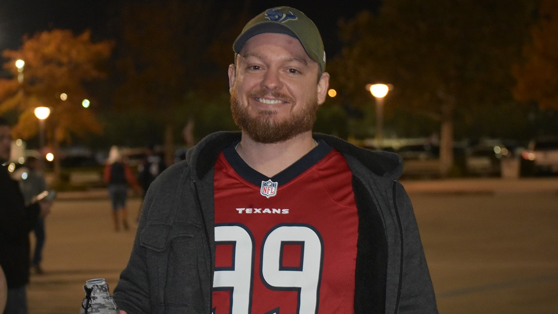 Photos | Fans brace the cold weather to cheer on Texans before game vs ...