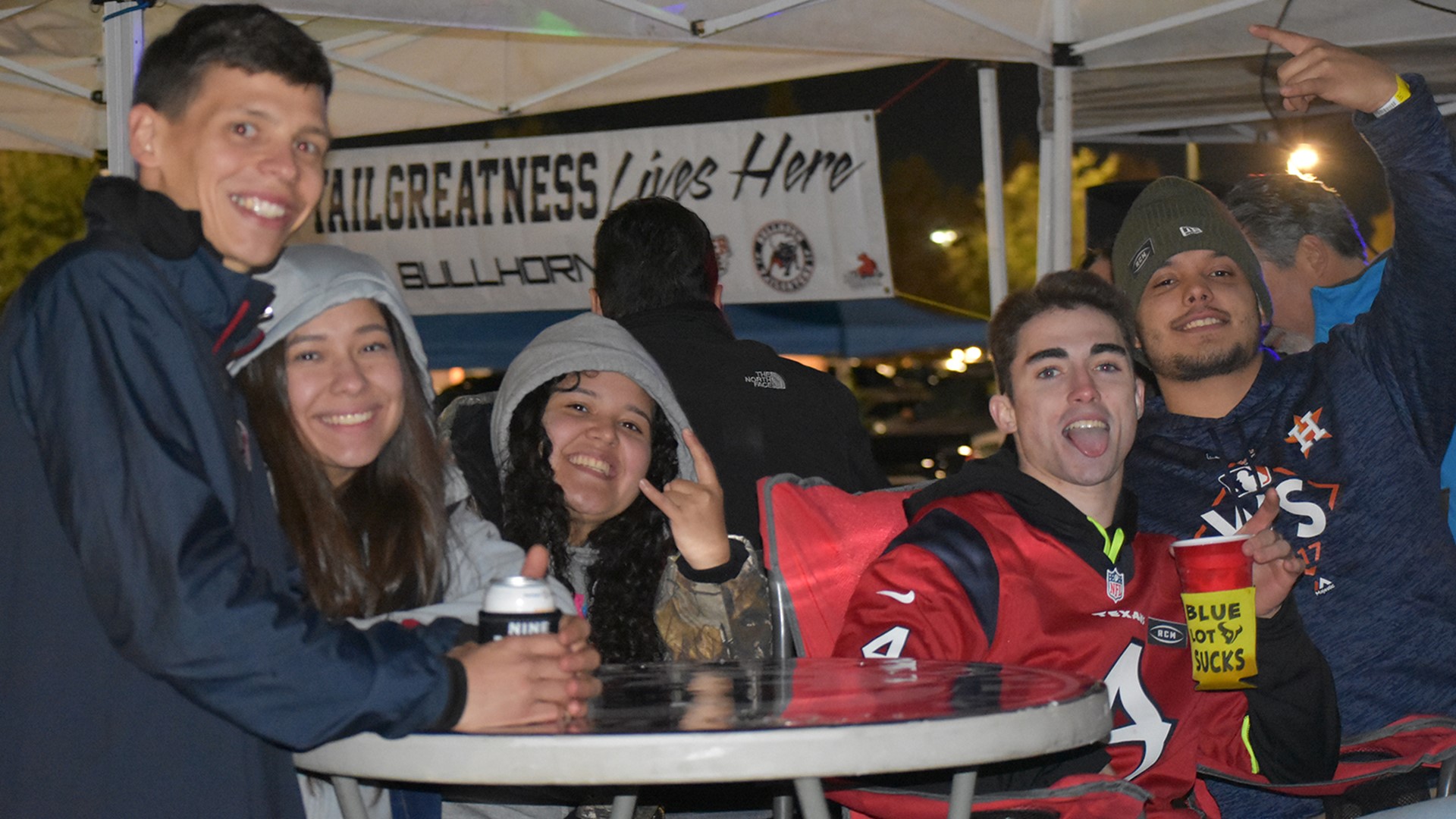 Photos | Fans brace the cold weather to cheer on Texans before game vs ...