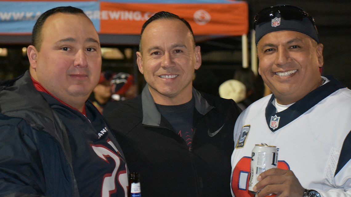Photos | Fans brace the cold weather to cheer on Texans before game vs ...