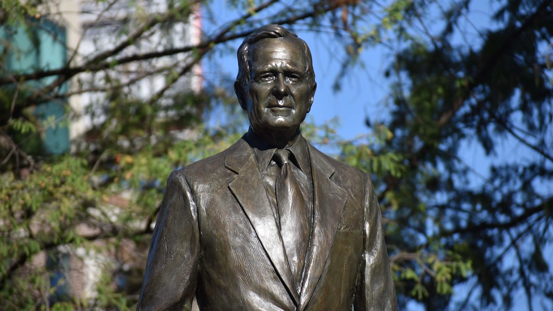 Photos: Memorial at President George H.W. Bush Monument in downtown ...