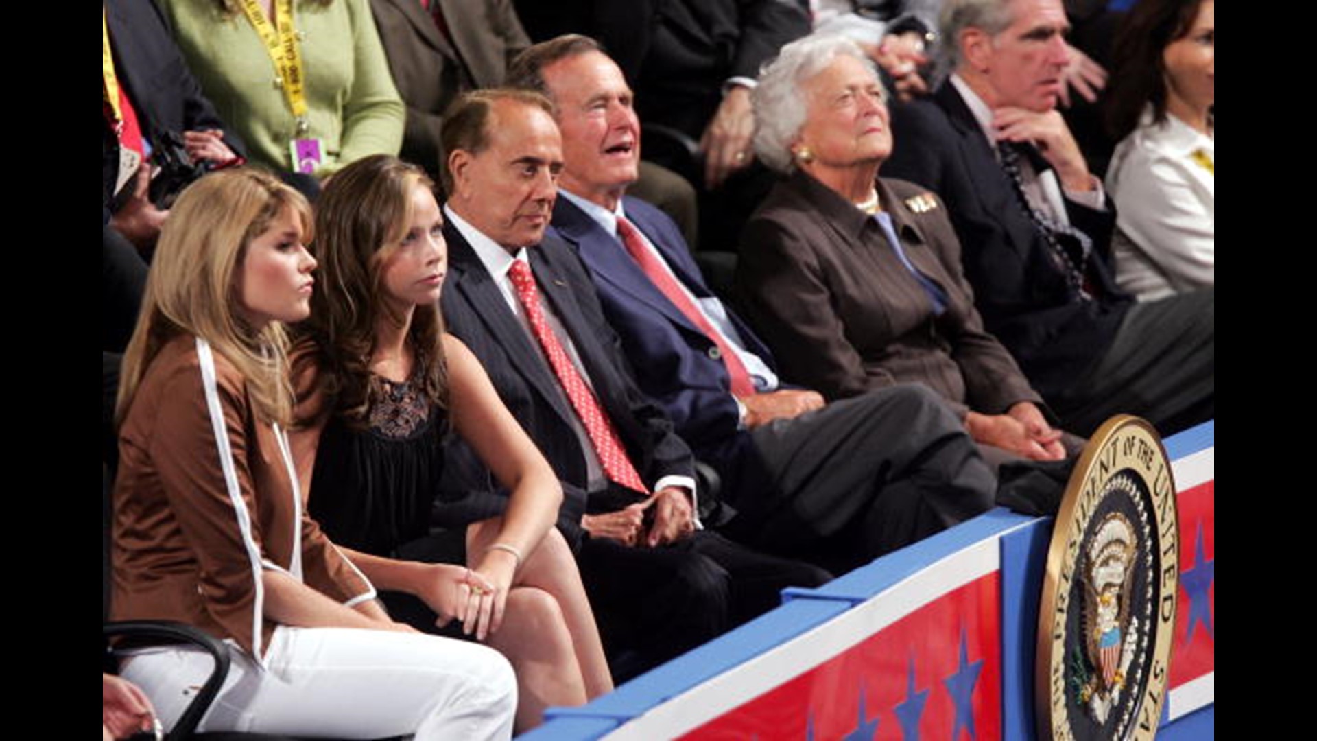 PHOTOS: Bob Dole pays respects to long-time friend Bush 41 | khou.com