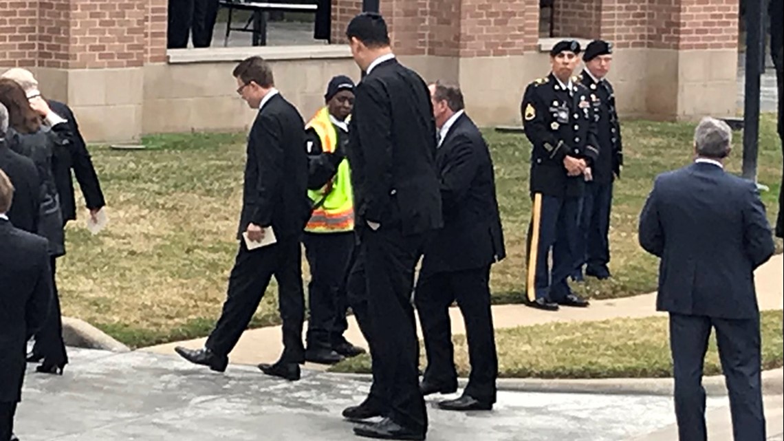 Star athletes, actors among the mourners at Bush 41's funeral | khou.com