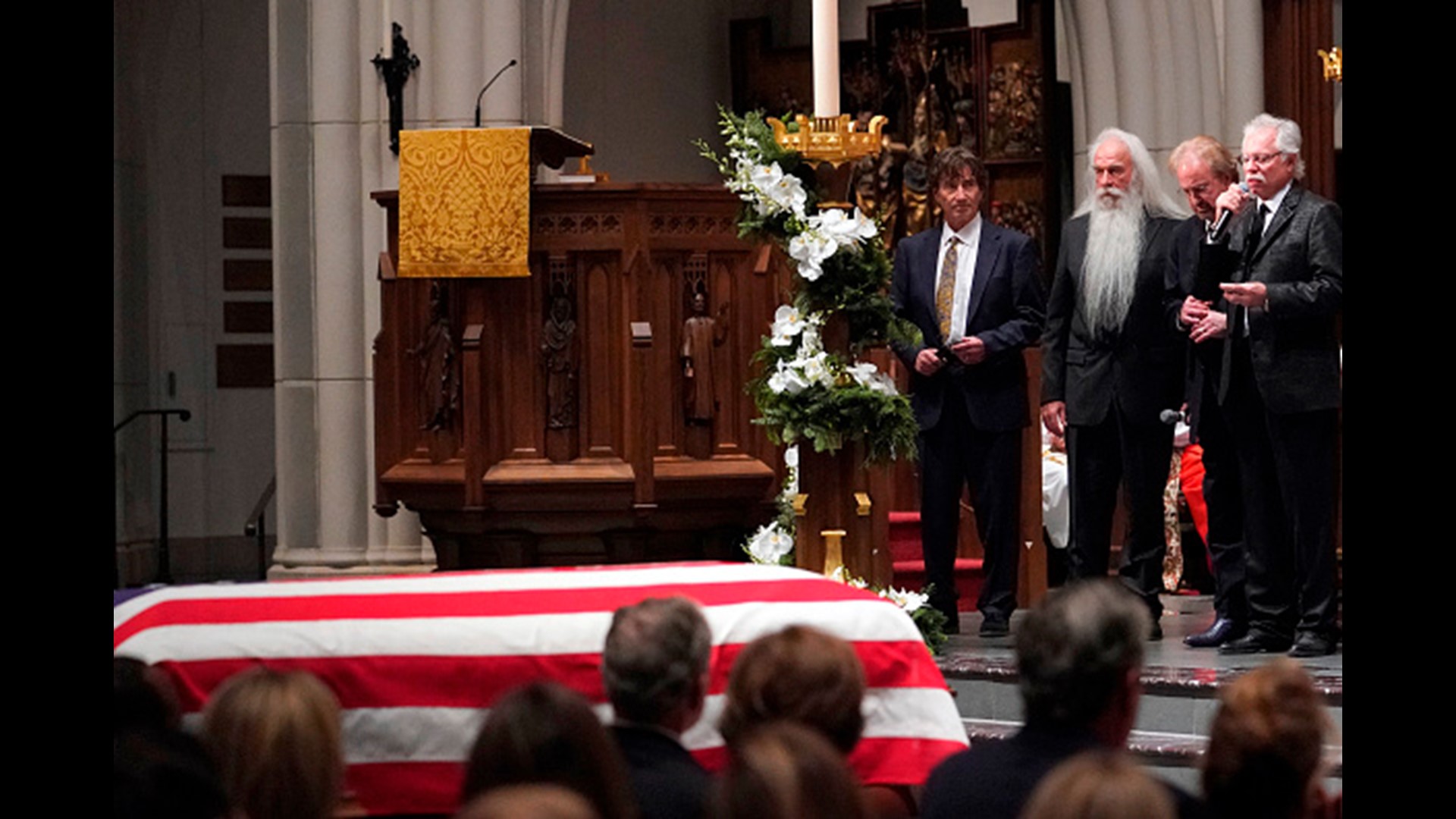 Star athletes, actors among the mourners at Bush 41's funeral | khou.com