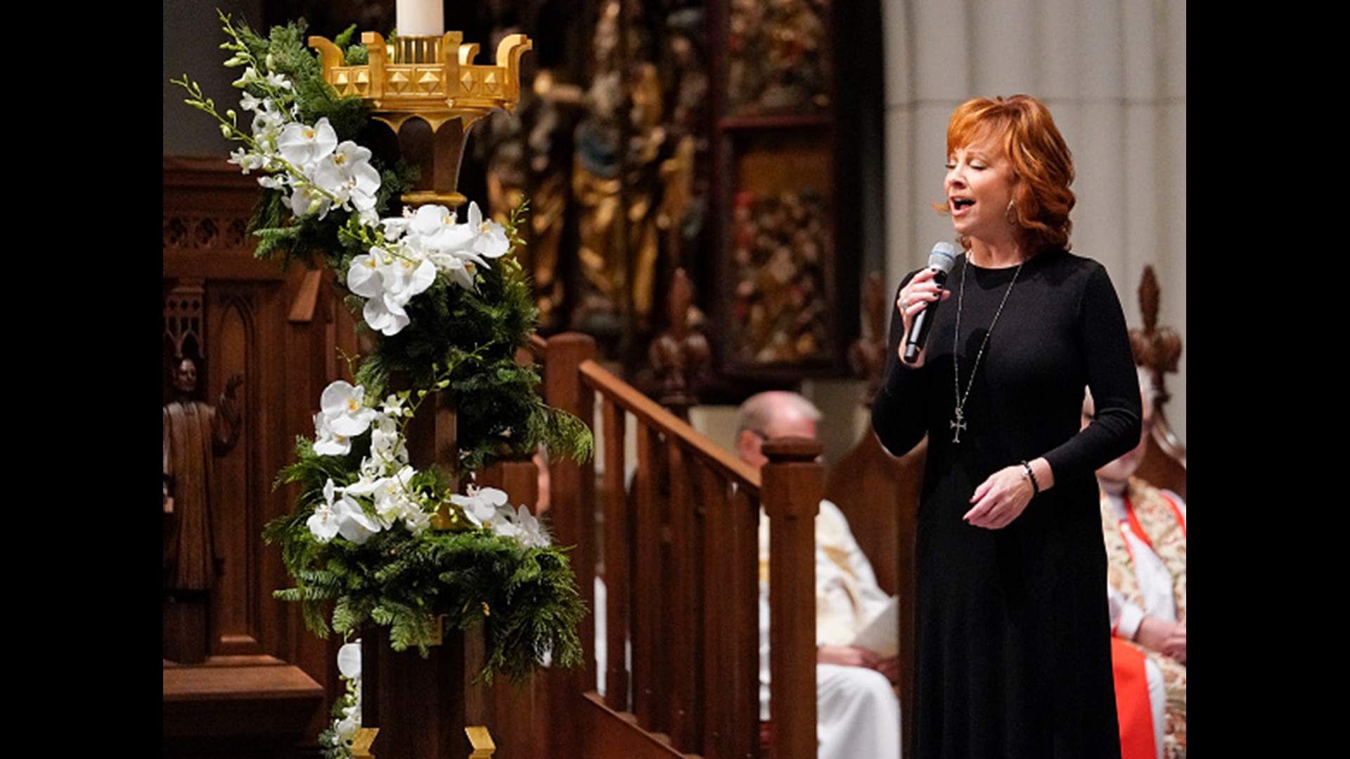 Star athletes, actors among the mourners at Bush 41's funeral | khou.com