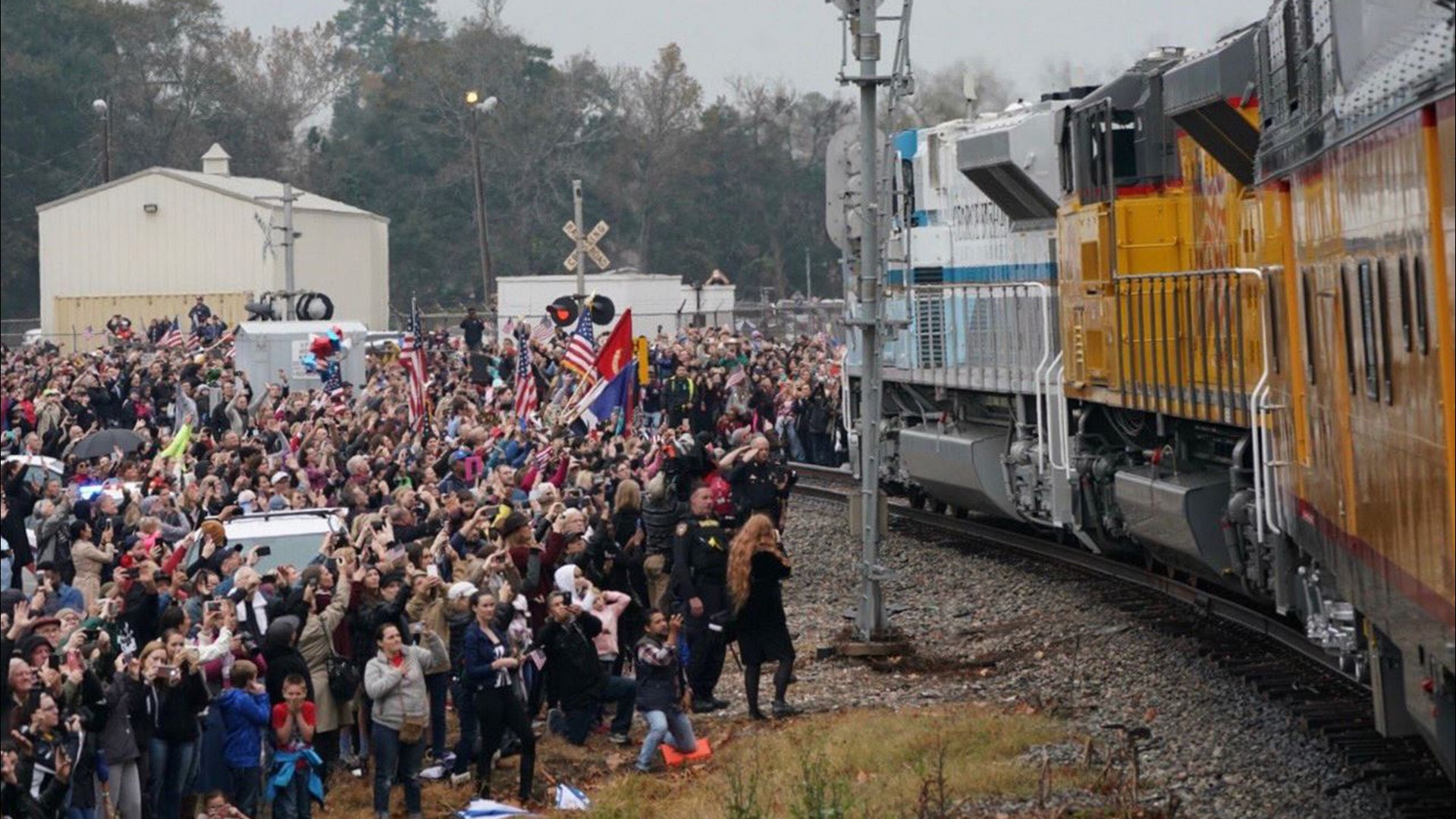 PHOTOS: 4141 train carries President Bush to College Station | khou.com
